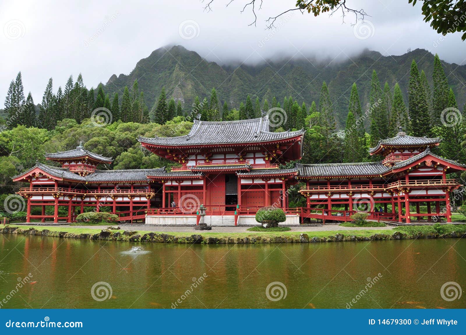 Byodo-in Buddhist Temple stock photo. Image of beautiful - 14679300