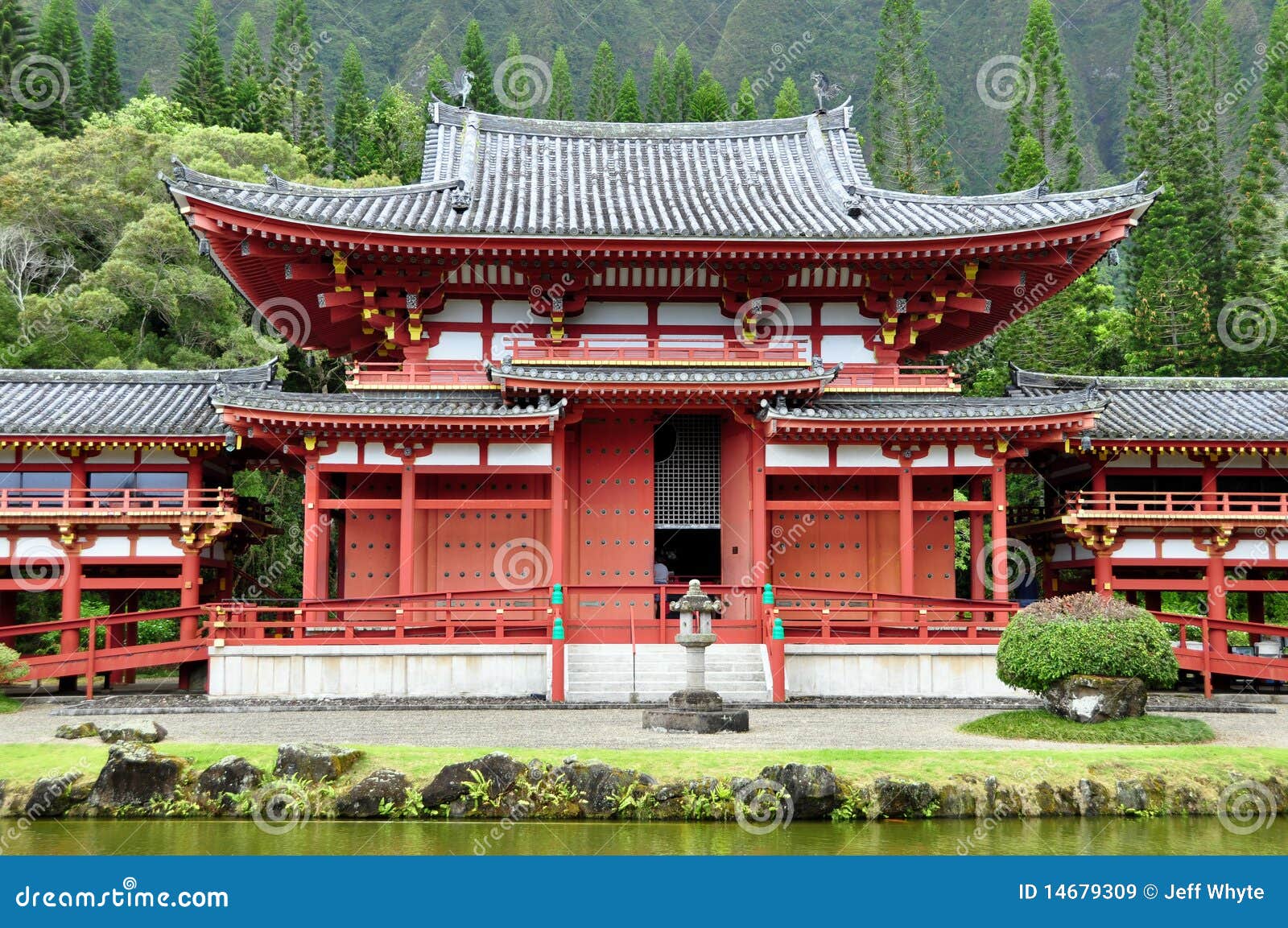 Byodo-in Buddhist Temple stock image. Image of prayer - 14679309