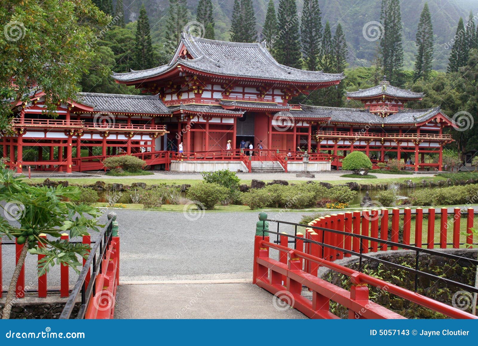 Byodo-in Temple stock image. Image of byodo, valley, temple - 5057143