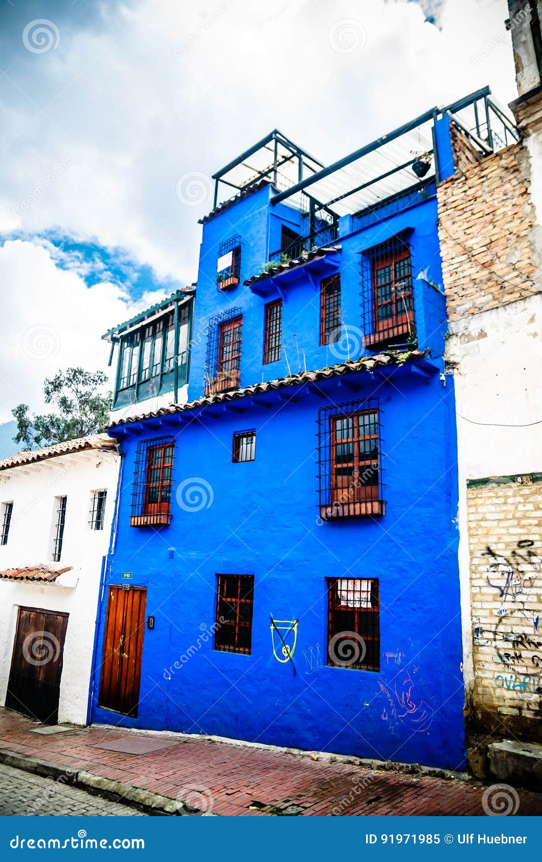 Bâtiment Colonial Bleu à Bogota Colombie Image éditorial - Image du construction, coloré: 91971985