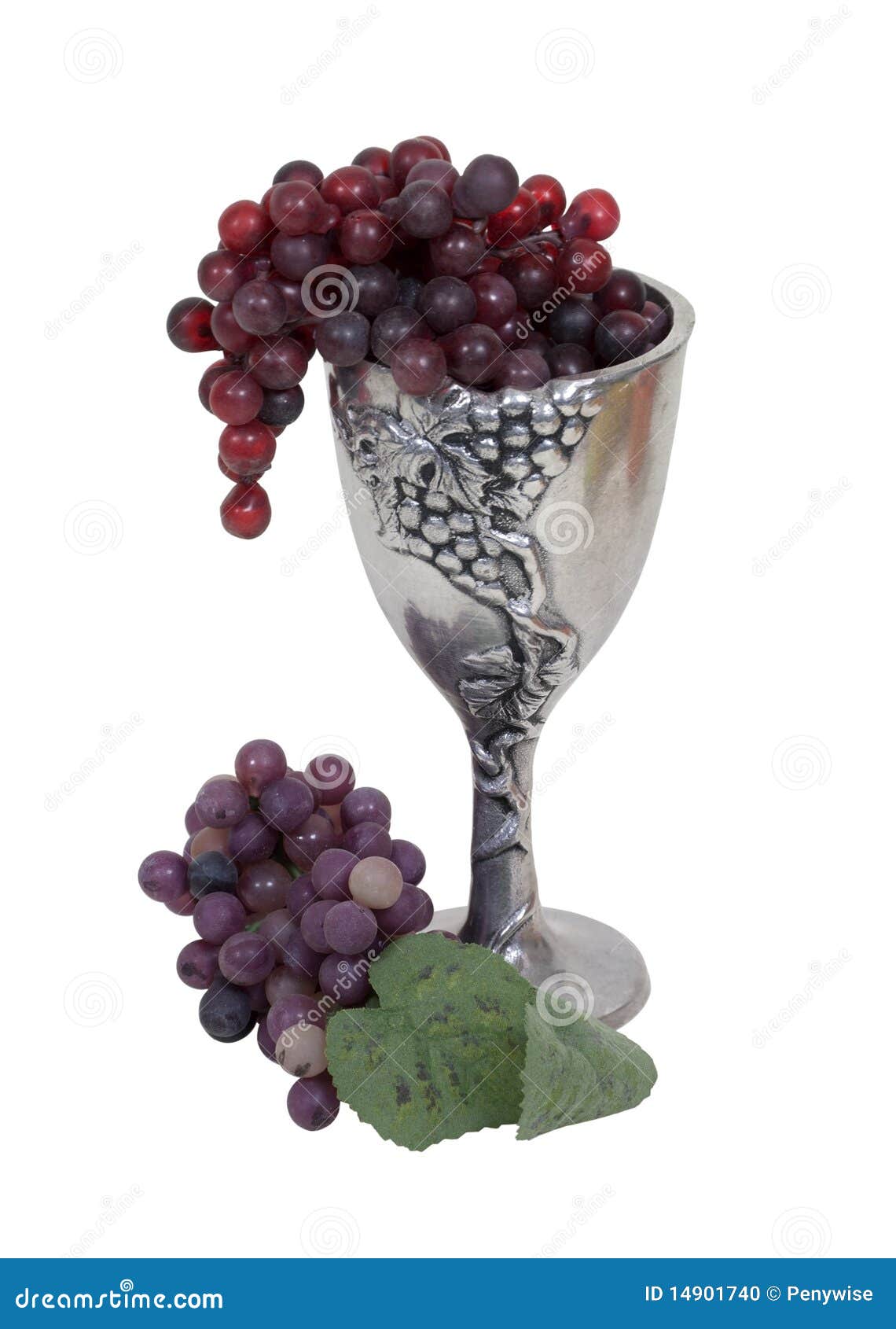 Cáliz y uvas de plata foto de archivo. Imagen de retro - 14901740