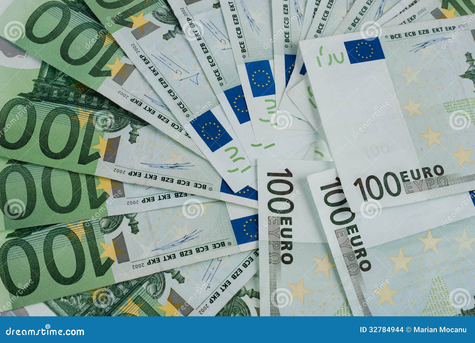 Cédulas do Euro foto de stock. Imagem de compra, troca - 32784944