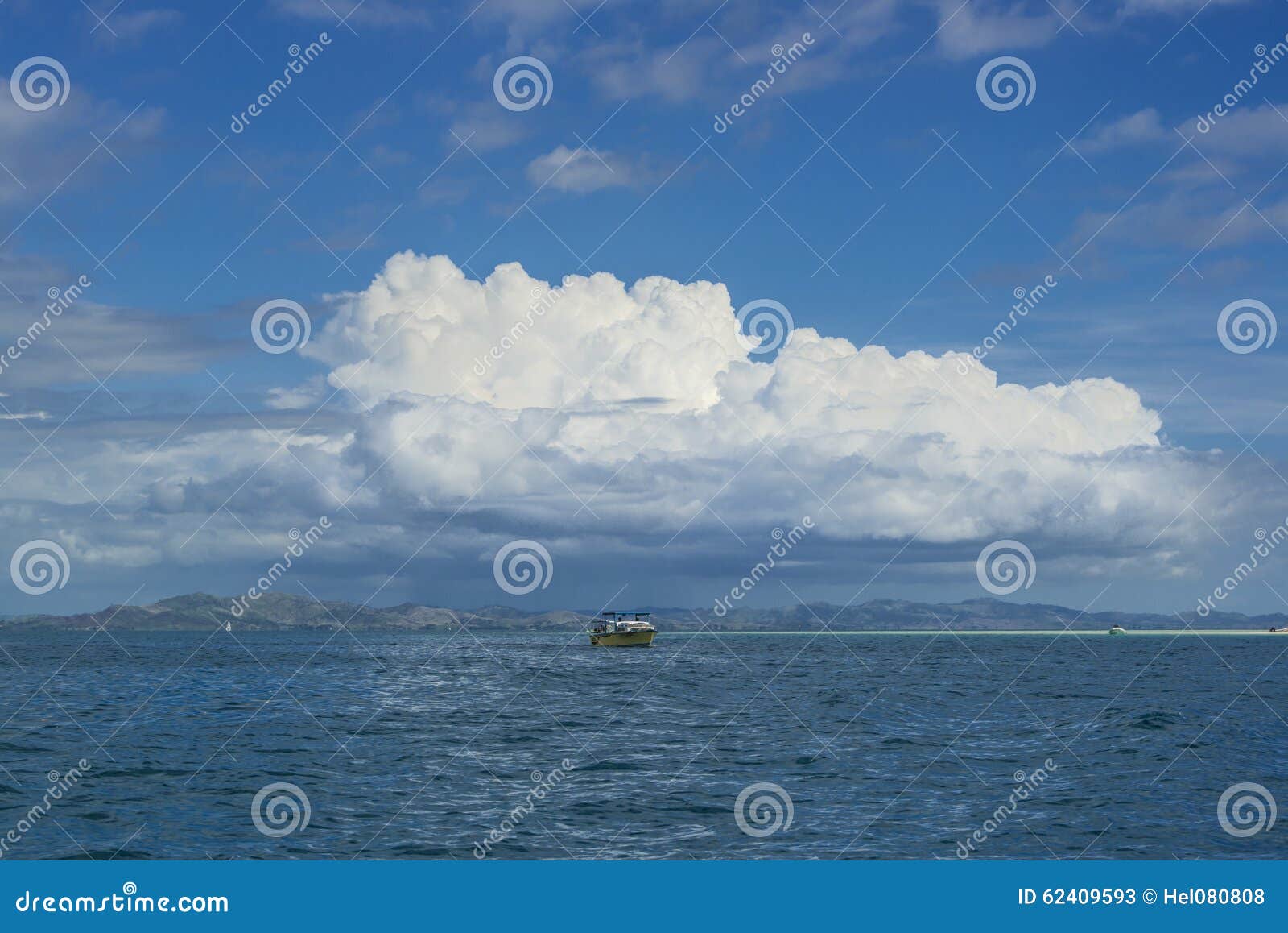 Cúmulo-nimbo Sobre O Oceano Imagem de Stock - Imagem de oceano ...