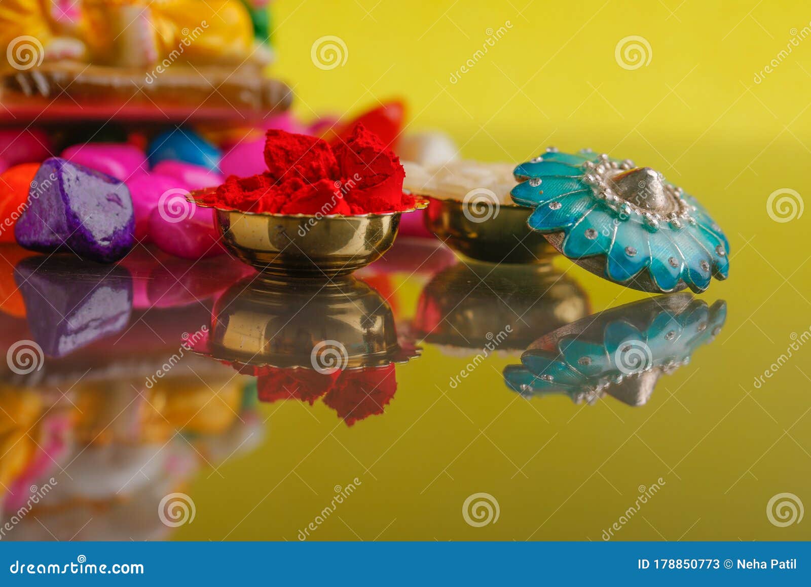 C?r?monie Indoue. Puja Thali Image stock - Image du rouge, déesse: 178850773