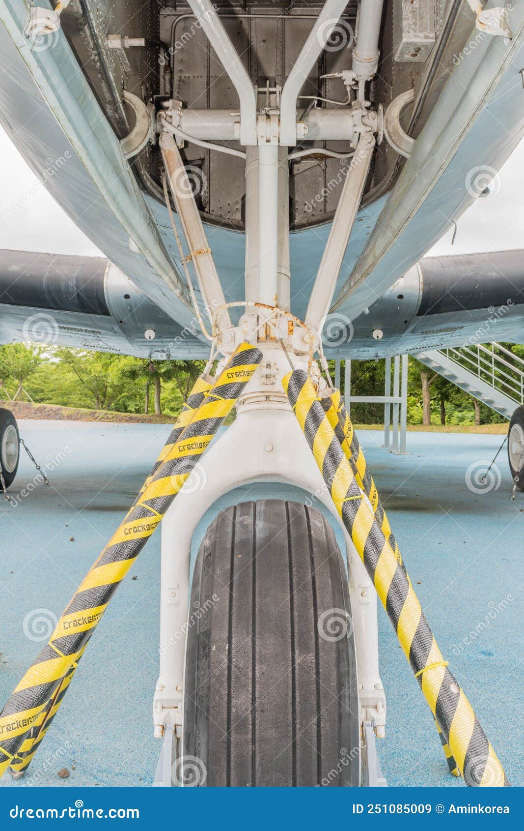 C-54 Skymaster Front Landing Gear Editorial Stock Image - Image of door ...