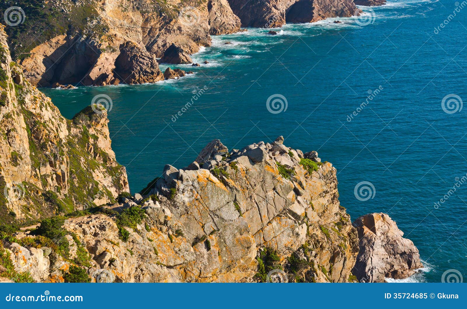 Côte image stock. Image du compartiment, vide, horizontal - 35724685