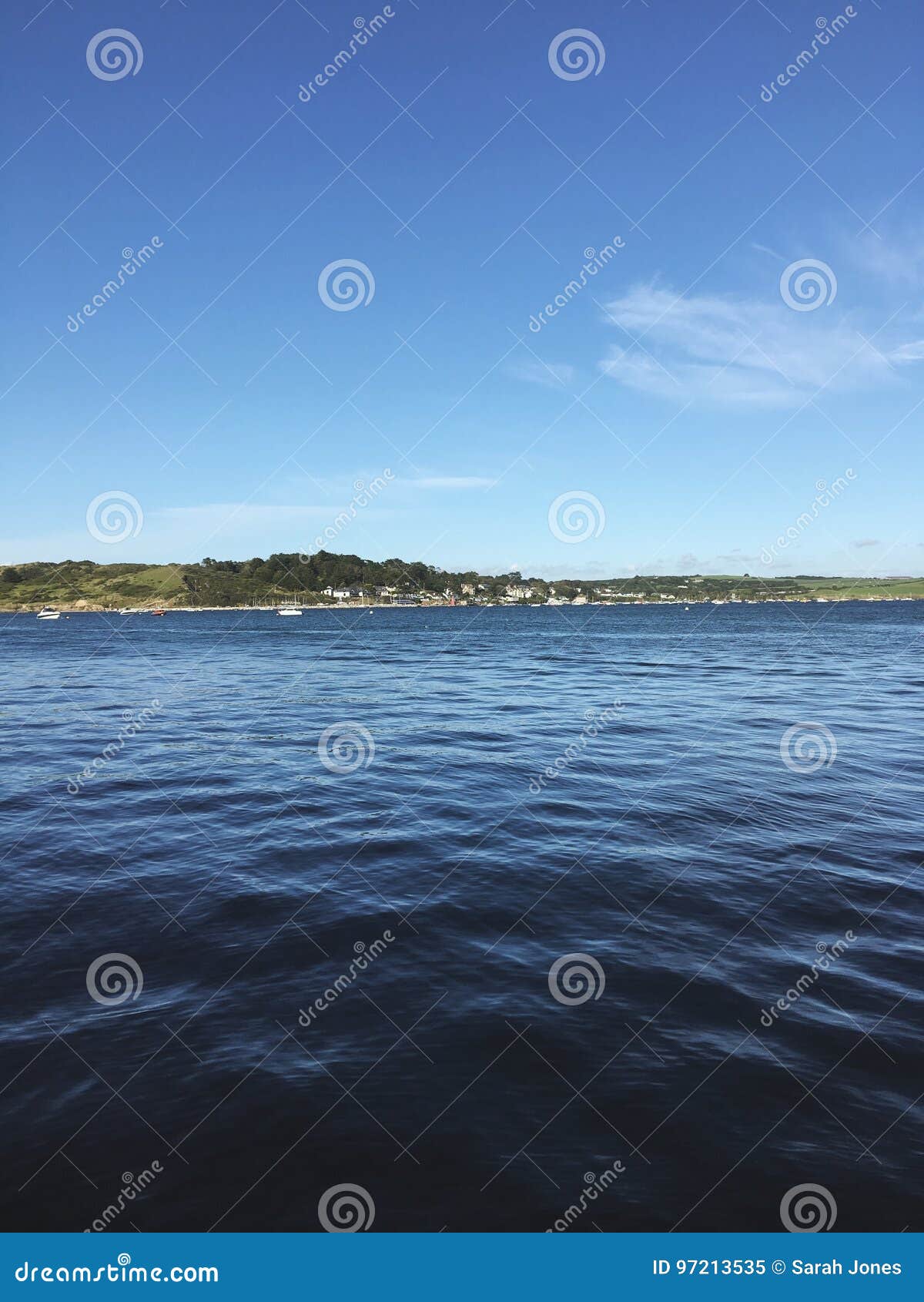 Côte image stock. Image du bleu, ciel, côte, calme, beau - 97213535