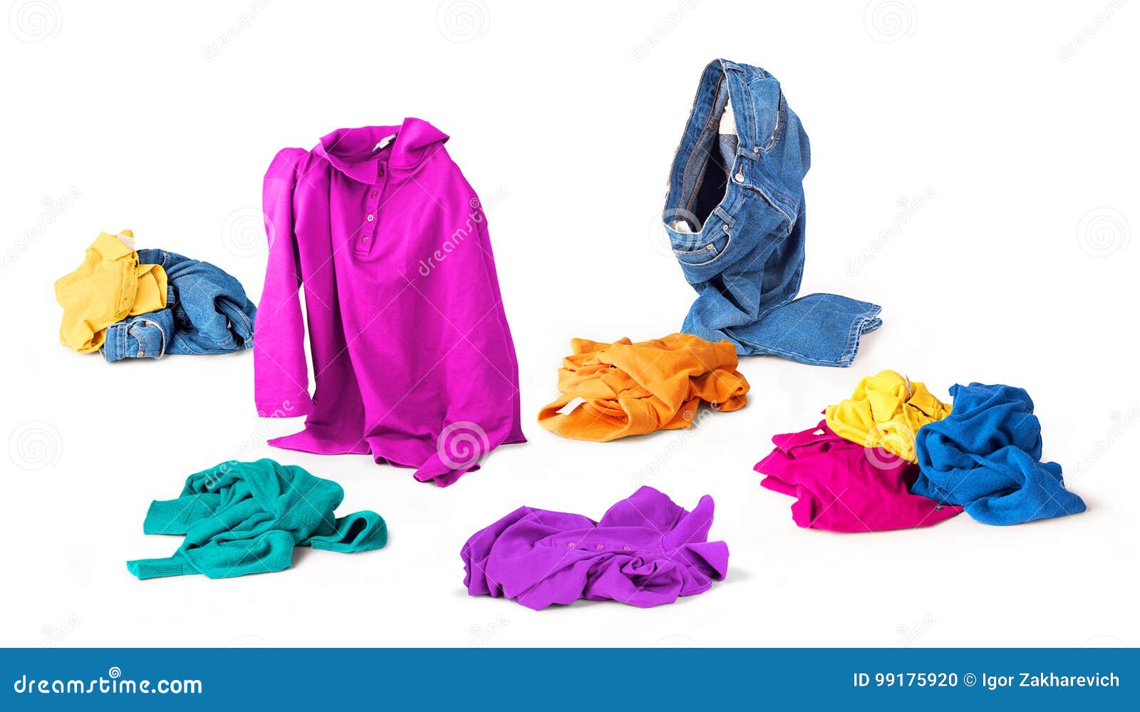 Caída Brillante De La Ropa Al Piso Foto de archivo - Imagen de arrugado ...