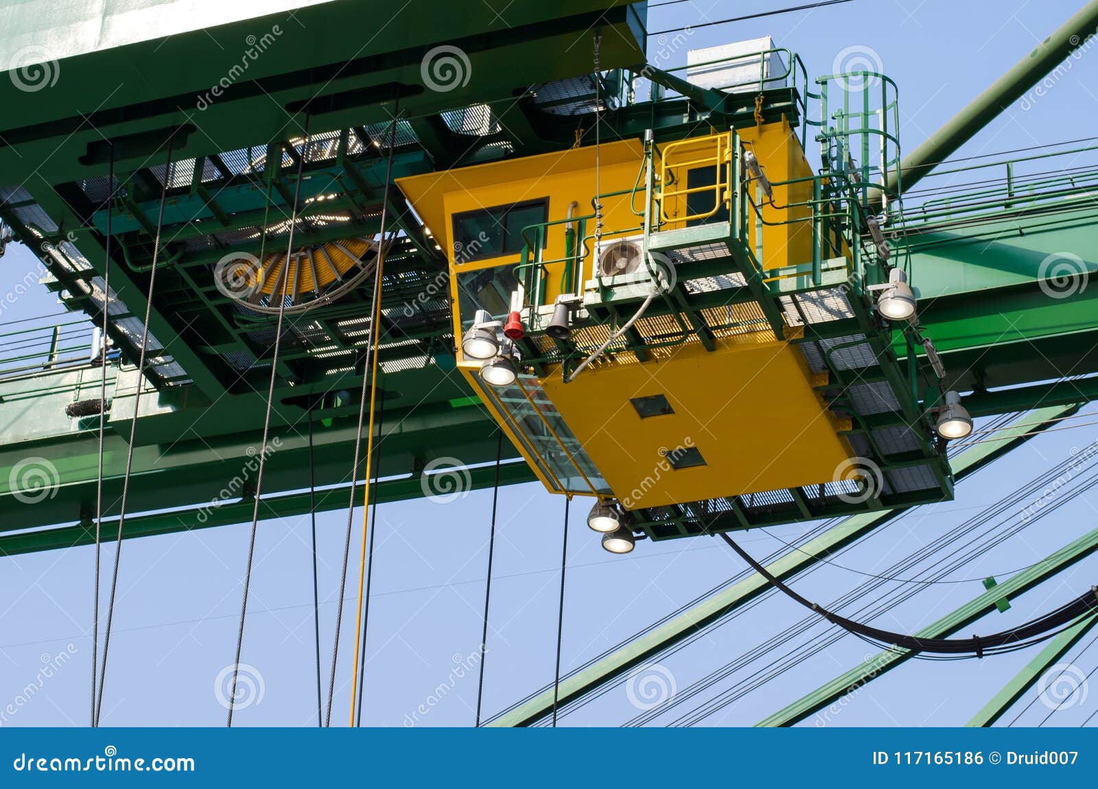Transtainer editorial photo. Image of chain, handrail - 117165186