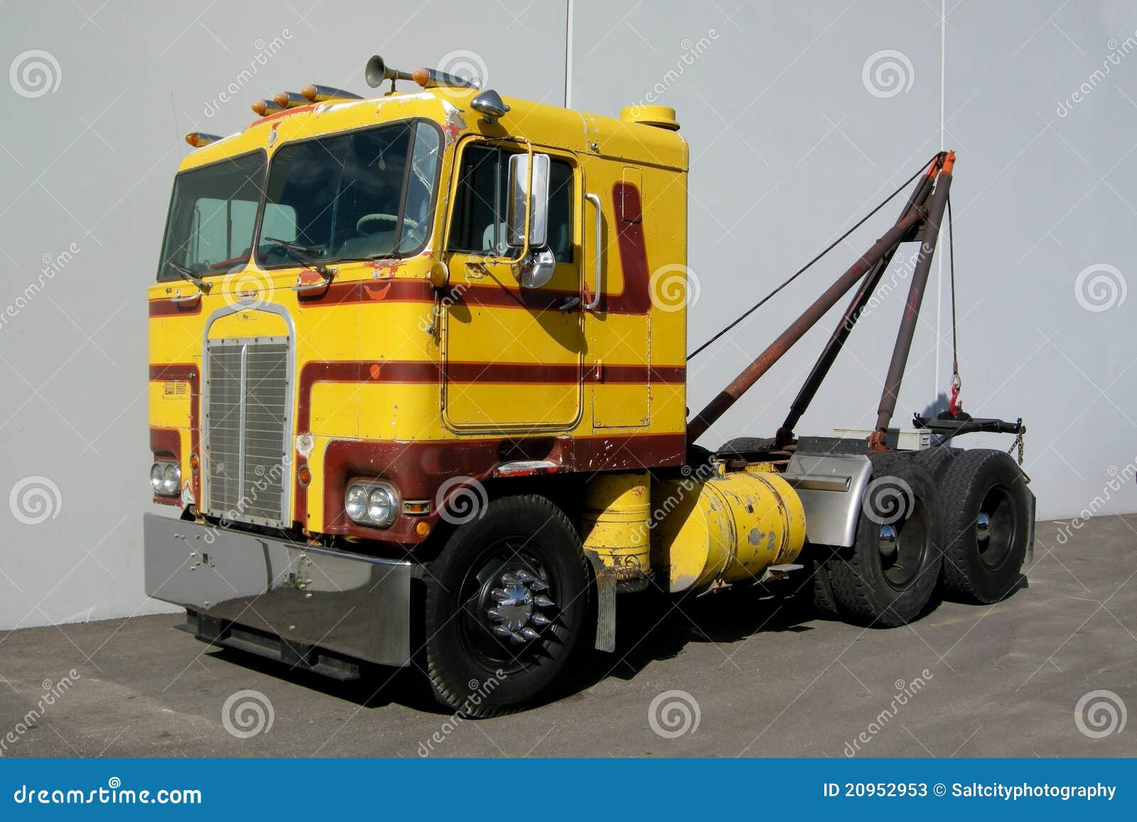Cab-over Wrecker stock image. Image of parked, yellow - 20952953