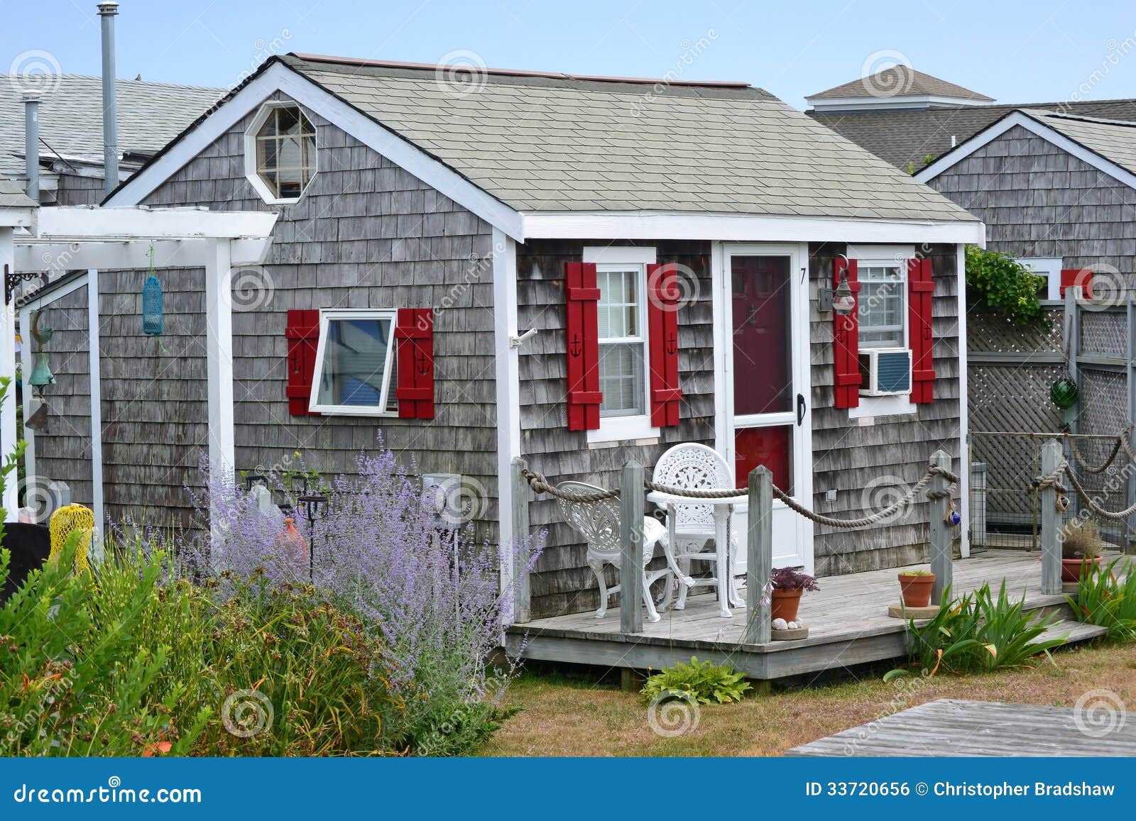 Cabaña de Cape Cod foto de archivo. Imagen de paisaje - 33720656