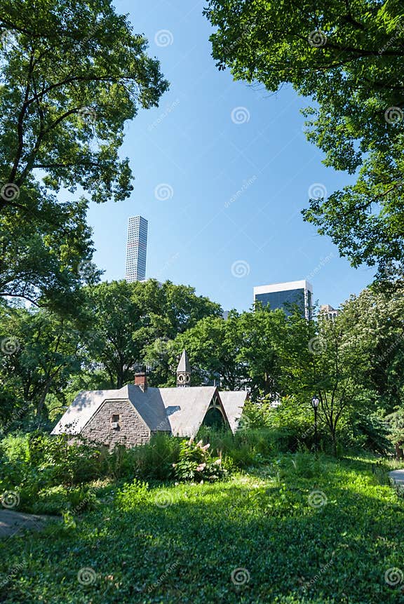 Cabaña del Central Park fotografía editorial. Imagen de contraste ...
