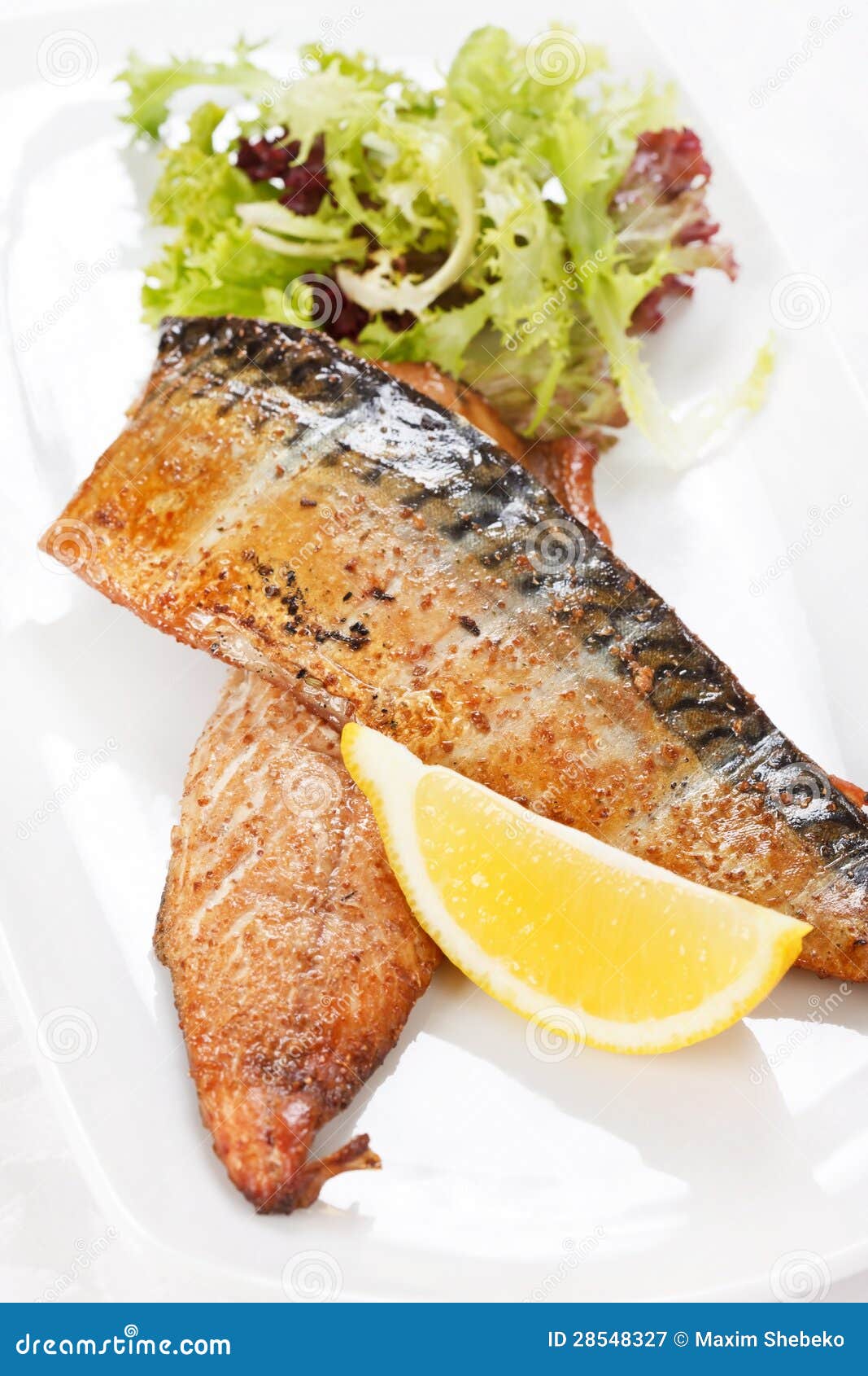 Caballa Asada a La Parrilla Imagen de archivo - Imagen de hierba ...