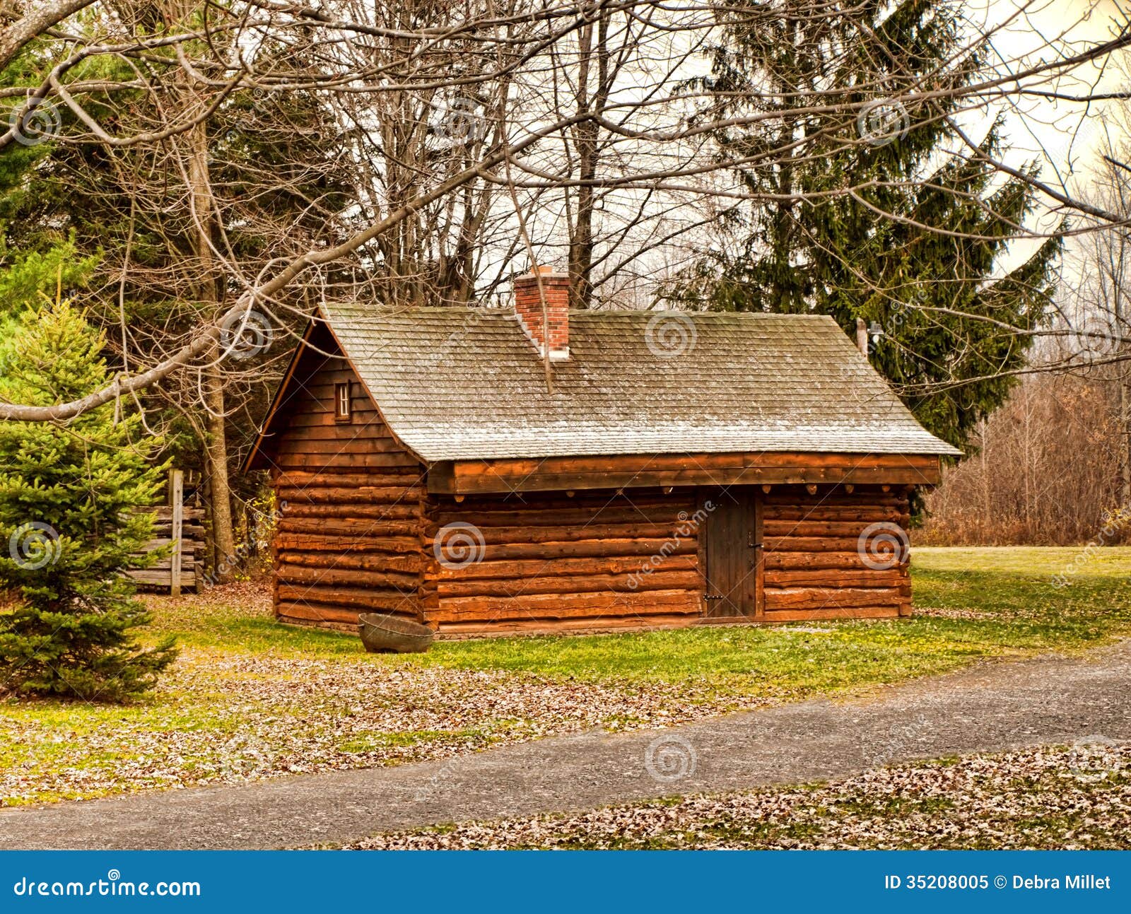 Cabana rústica de madeira imagem de stock. Imagem de arquitetura - 35208005