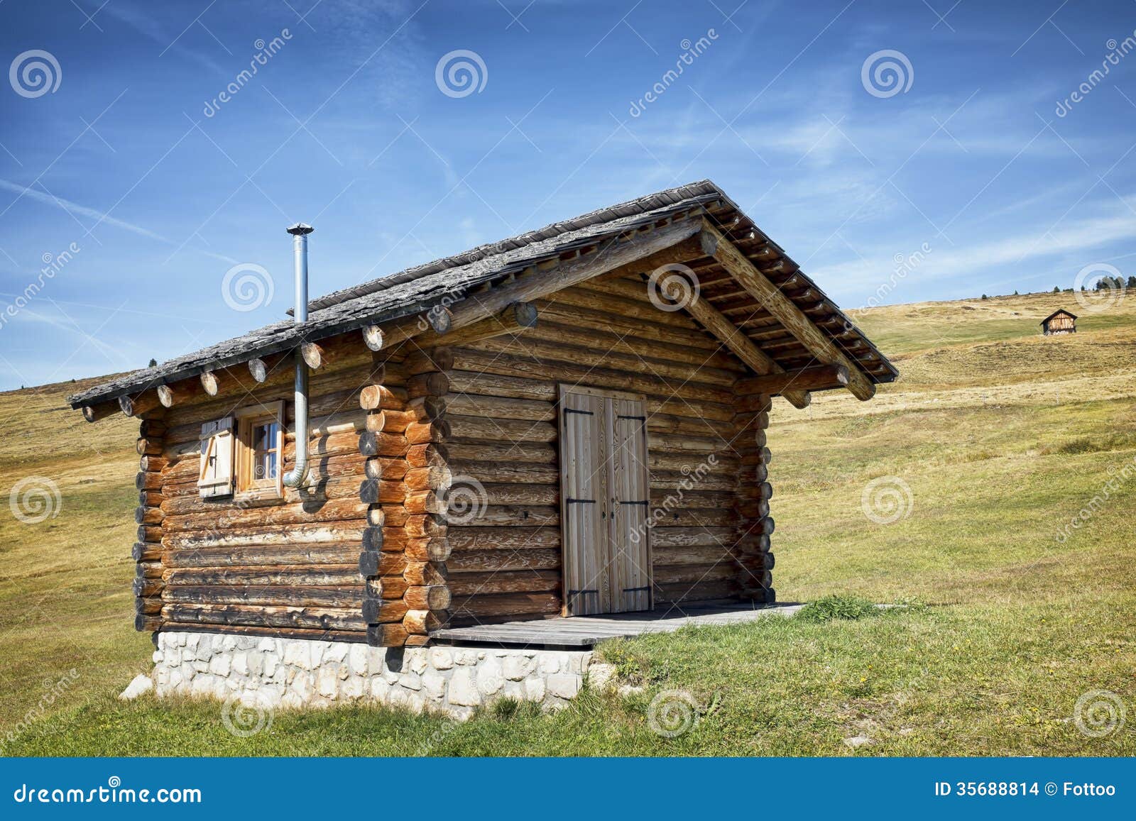 Cabana rústica de madeira foto de stock. Imagem de velho - 35688814