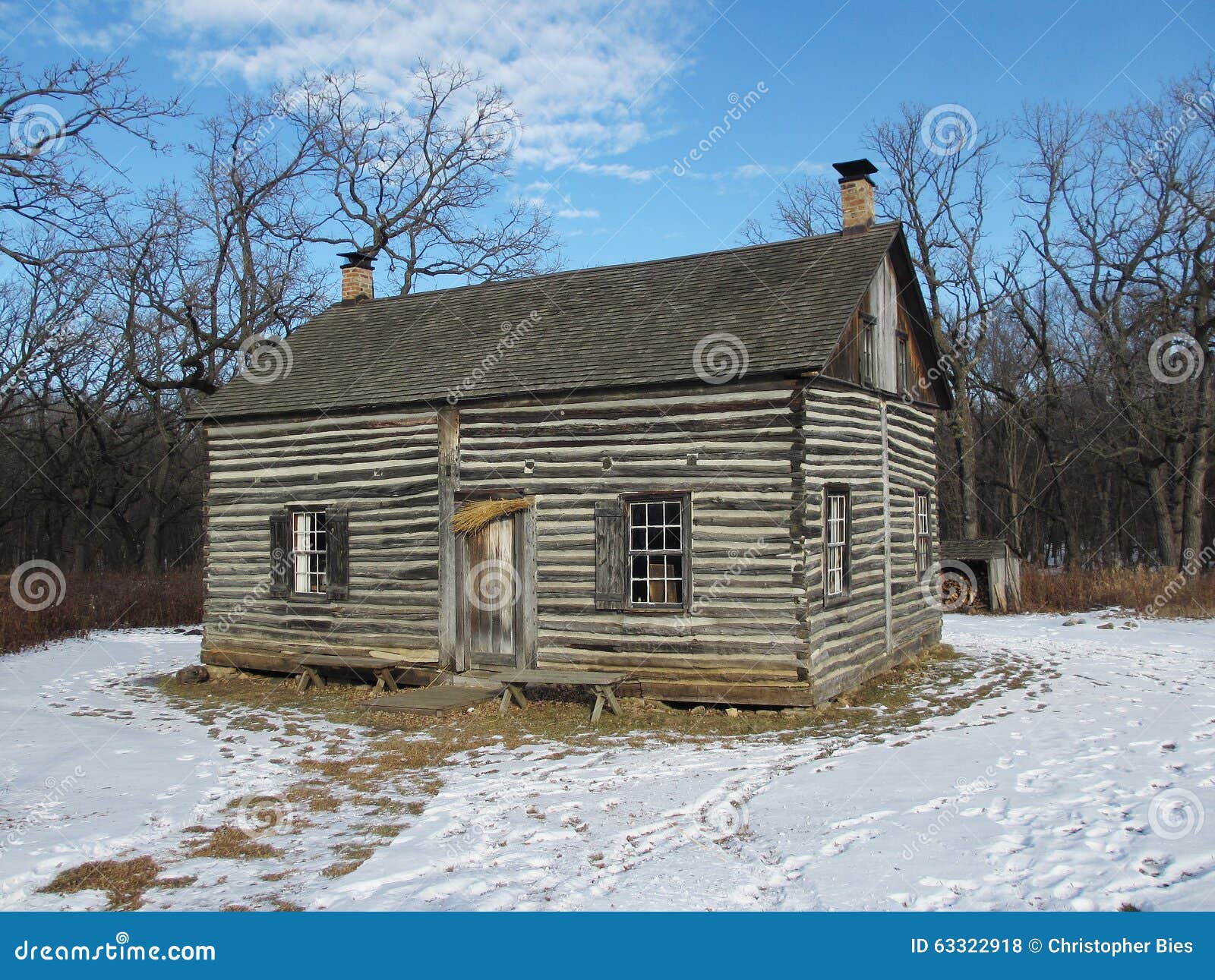 Cabane en rondins photo stock. Image du bardeaux, gris - 63322918