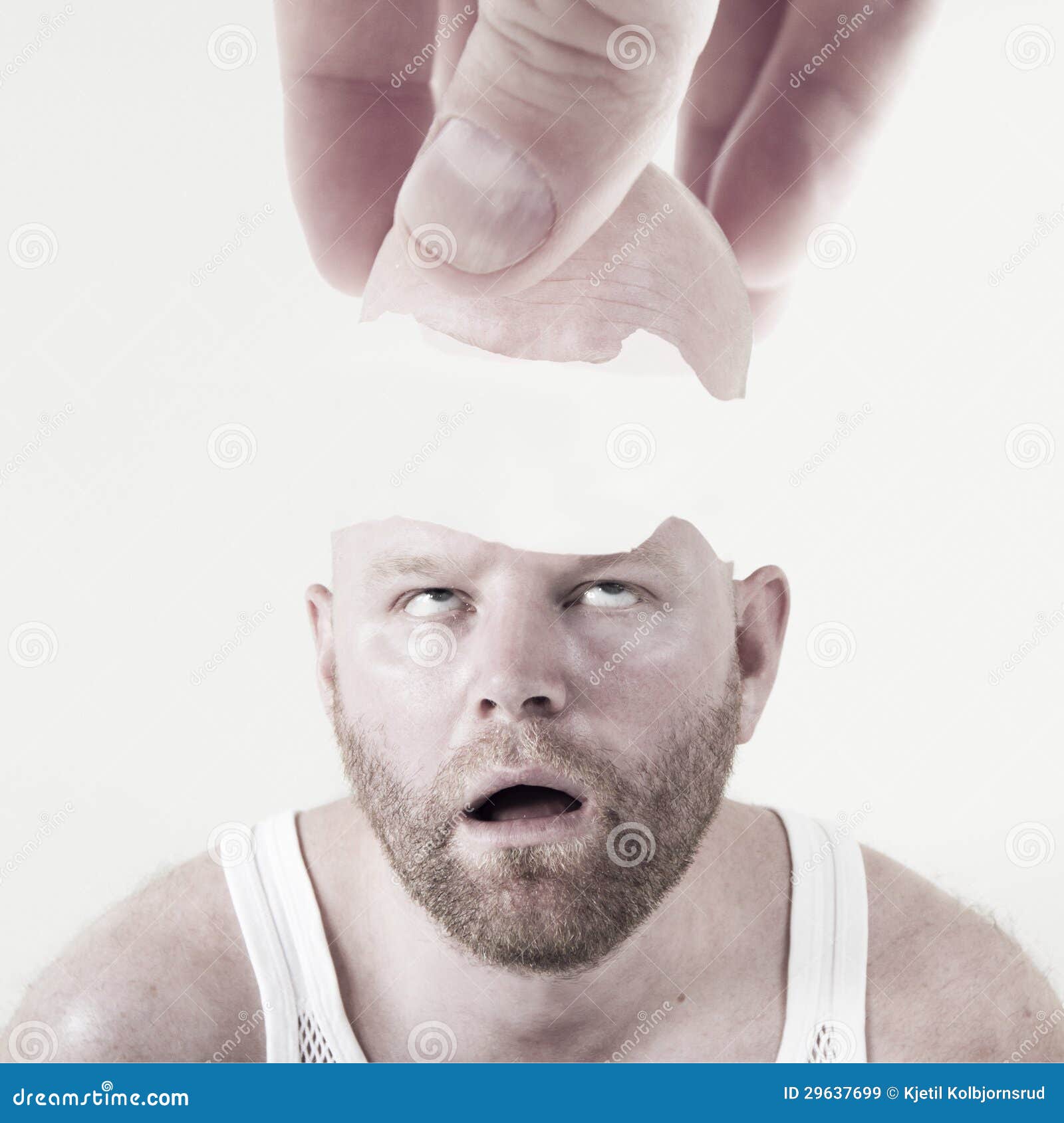 Cabeza agrietada del huevo imagen de archivo. Imagen de tapa - 29637699