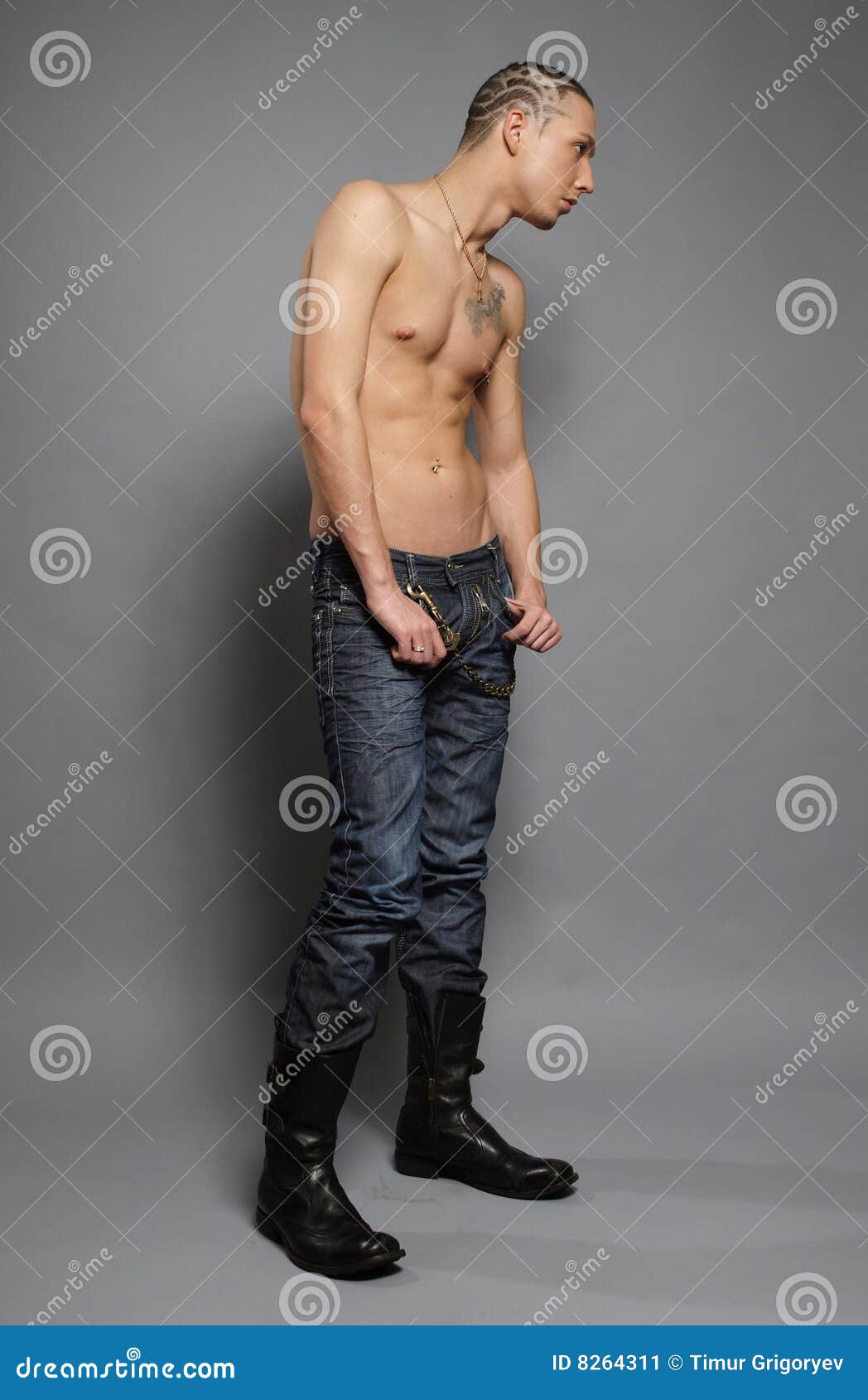 Cabeza rapada imagen de archivo. Imagen de serio, pelo - 8264311