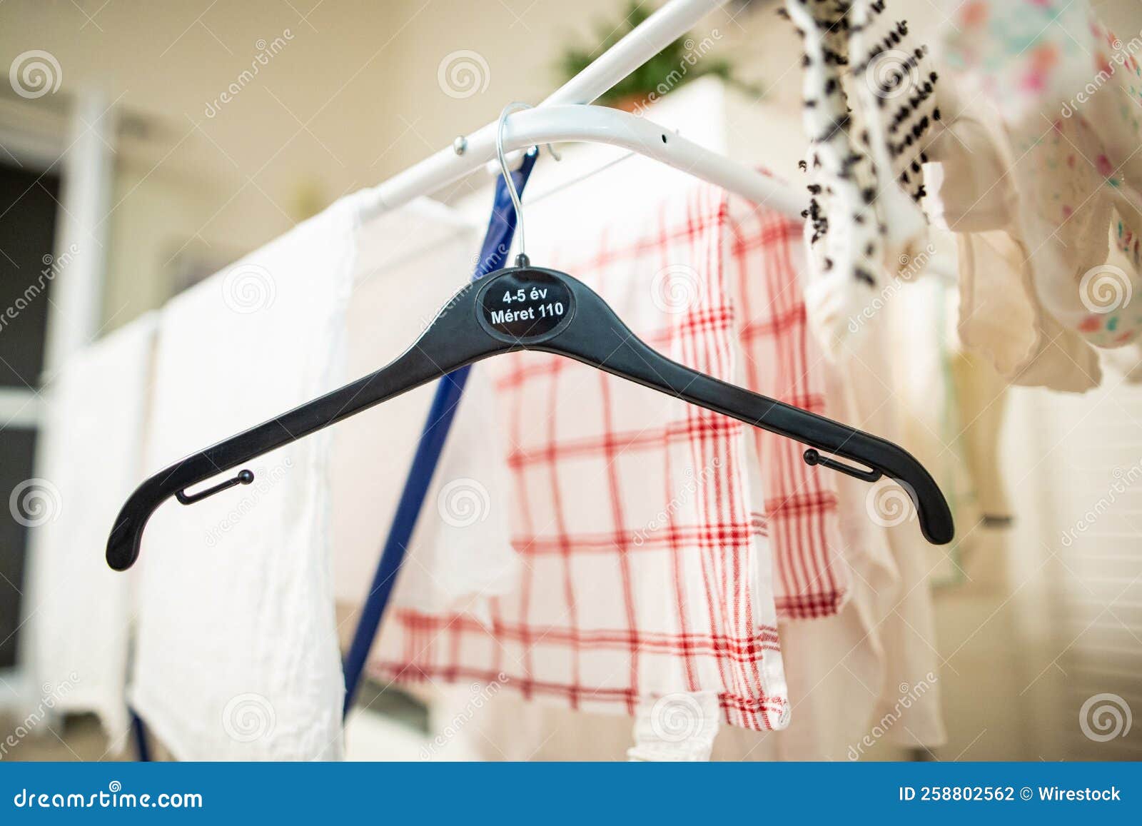 Cabide De Roupas E Cabine De Roupas Foto de Stock - Imagem de fundo ...