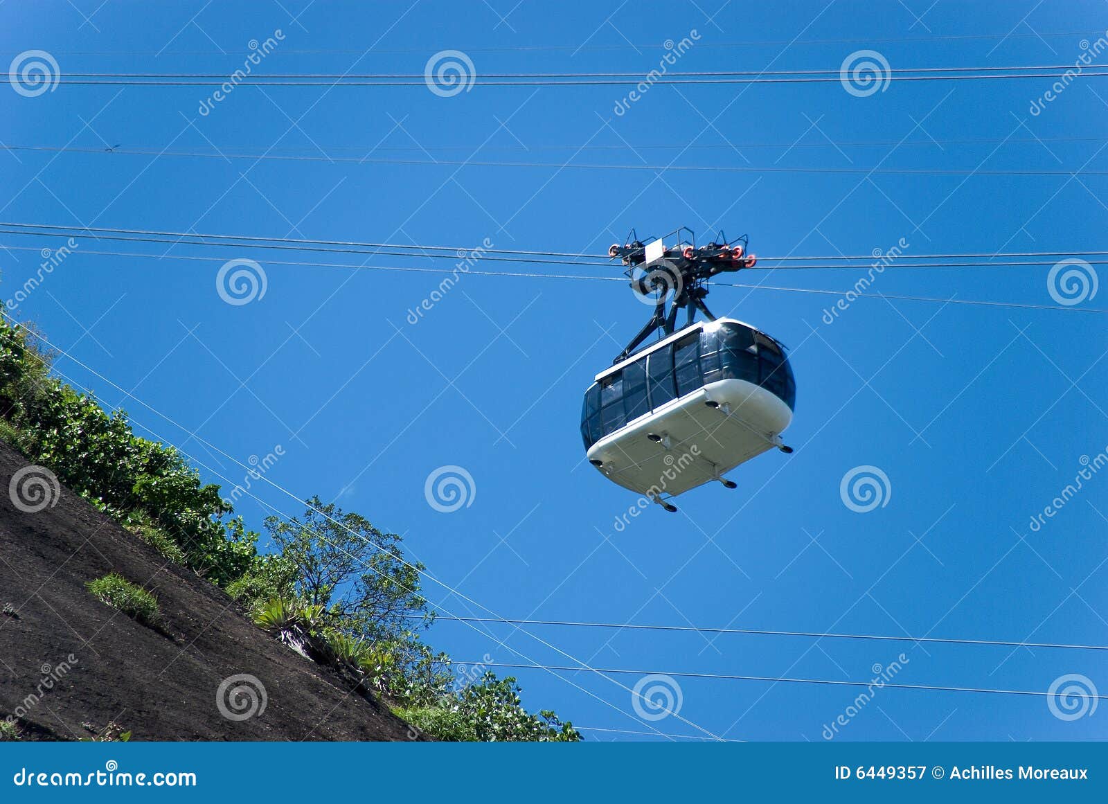 Cabina di funivia aerea immagine stock. Immagine di basso - 6449357