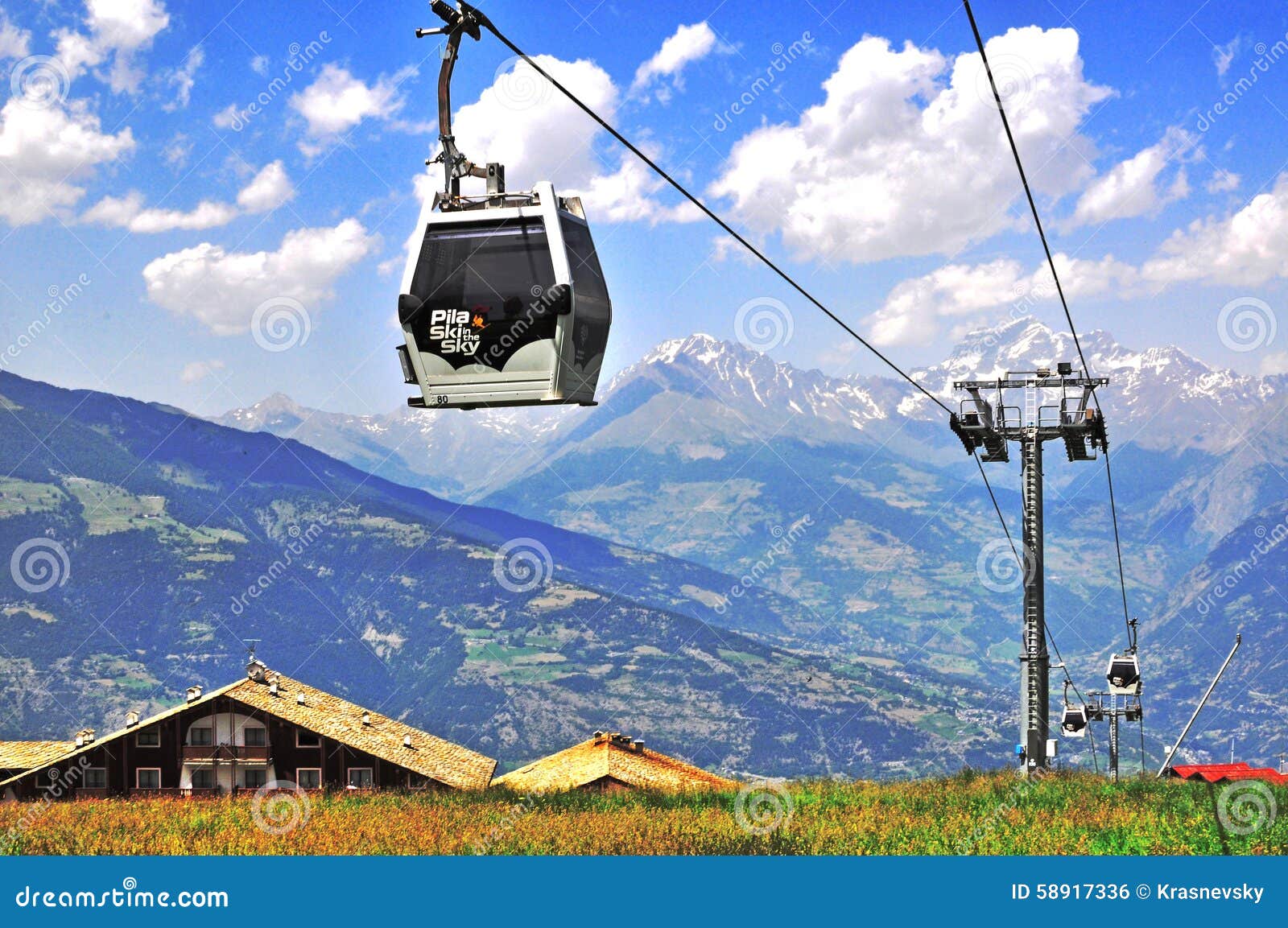 Cabina Di Funivia Di Pila, Italia Fotografia Editoriale - Immagine di ...