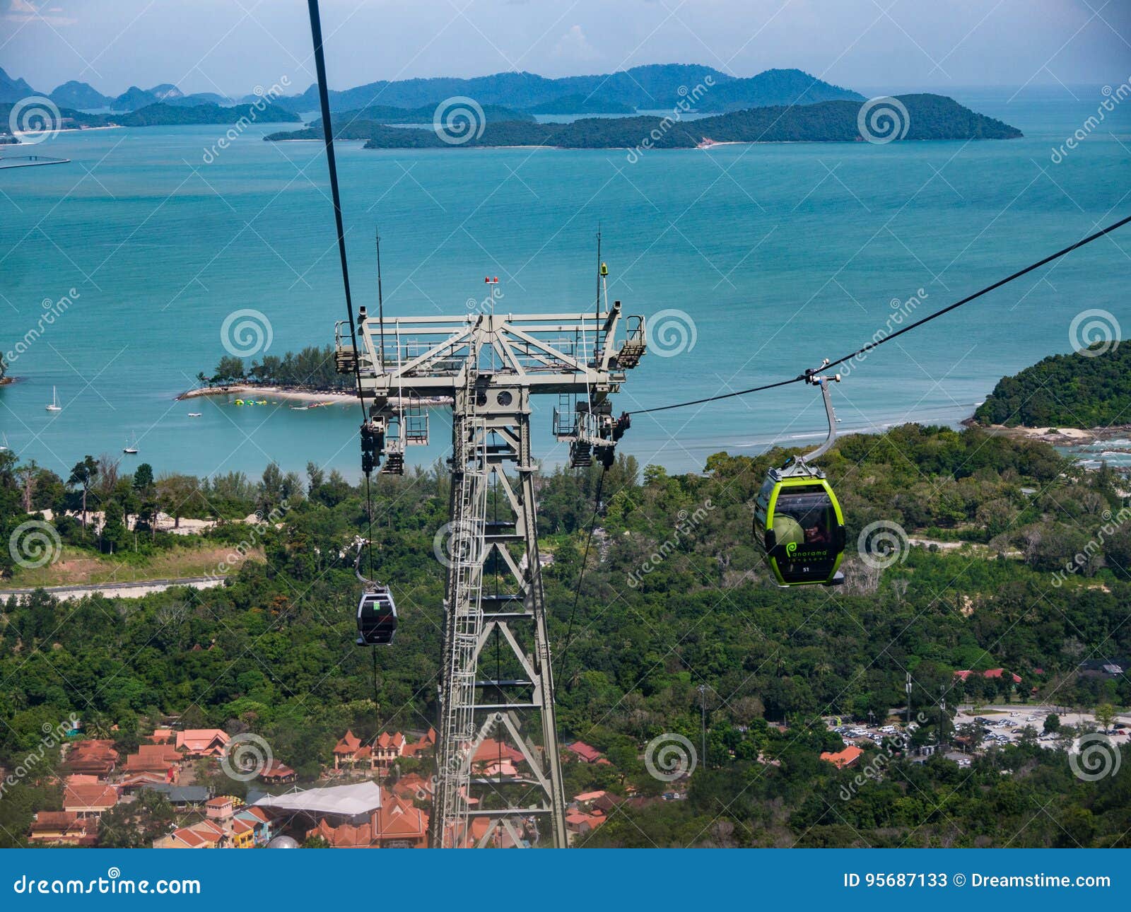 Cabina Di Funivia Ed Isole Di LangKawi Fotografia Stock Editoriale ...