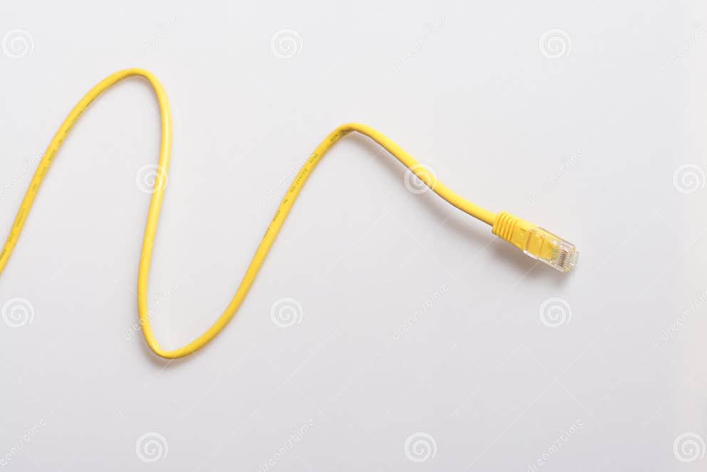 Cable amarillo foto de archivo. Imagen de enchufe, cable - 4962908