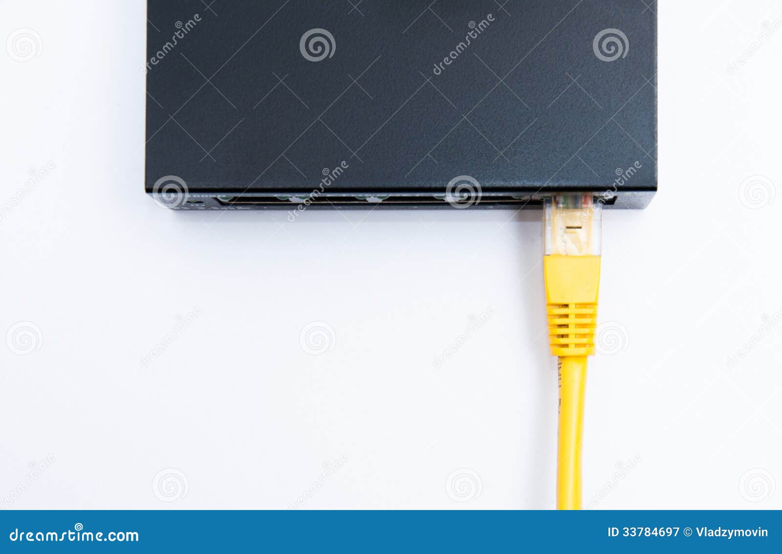 Cable Amarillo Conectado Con El Router Imagen de archivo - Imagen de ...