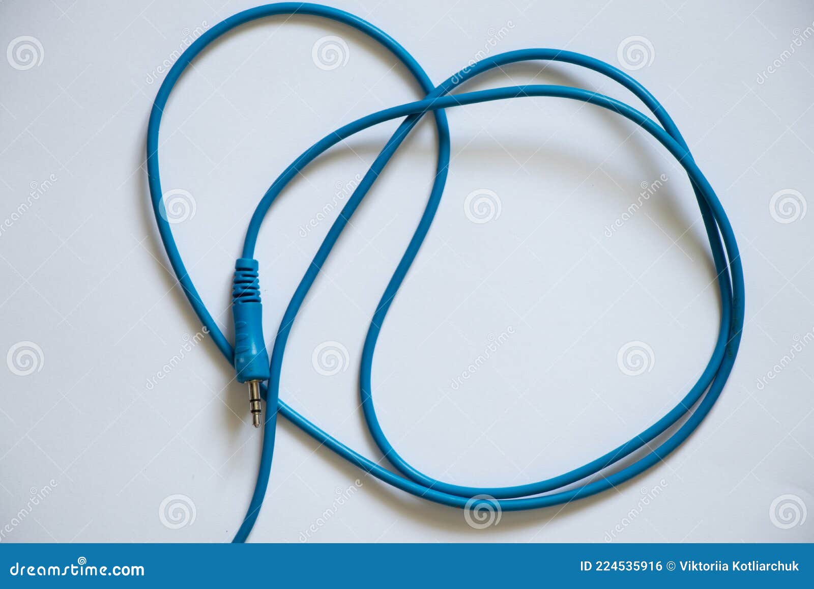 Cable Azul Sobre Fondo Blanco Foto de archivo - Imagen de manojo ...