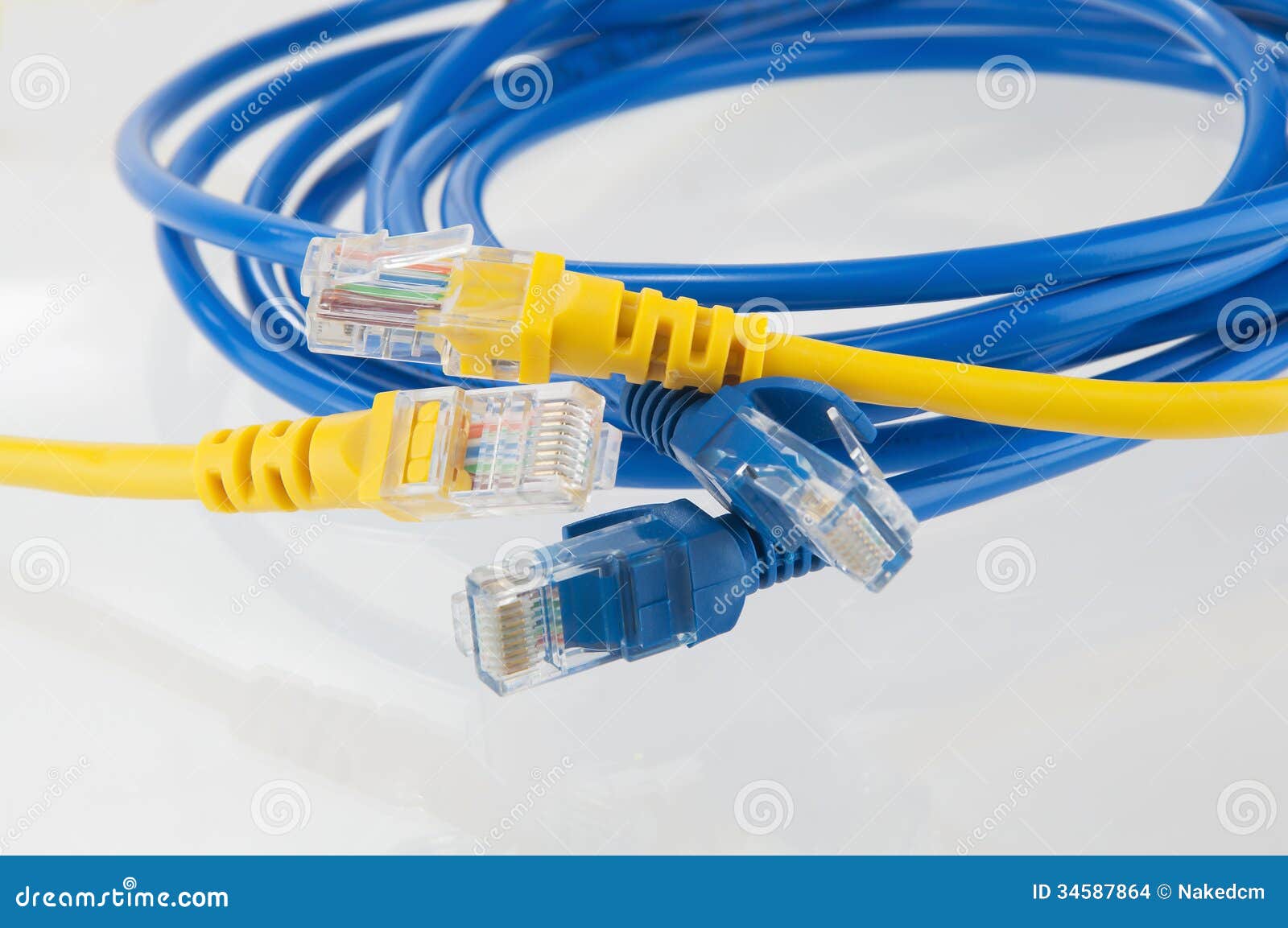 Cable azul y amarillo foto de archivo. Imagen de telecomunicaciones ...