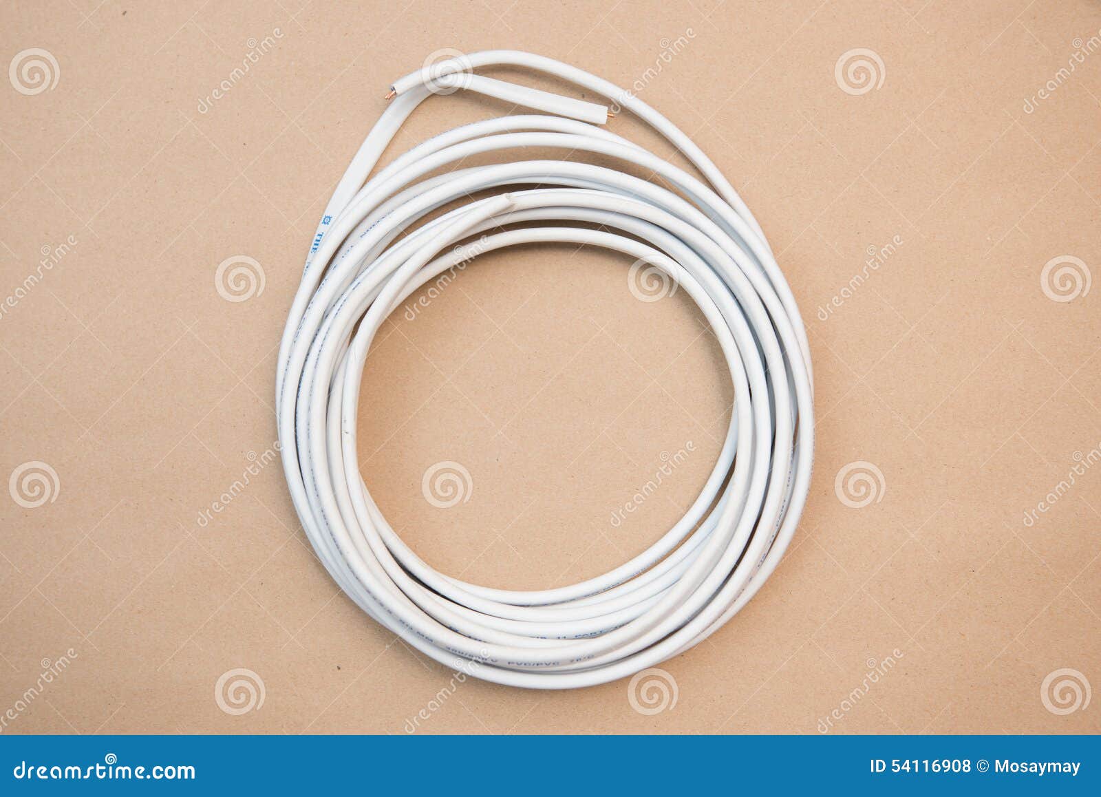 Cable Blanco Para La Electricidad Foto de archivo - Imagen de ...