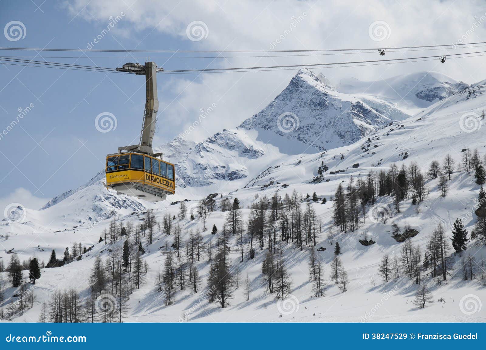 Cable Car Bernina Diavolezza Editorial Stock Image - Image of cloud ...