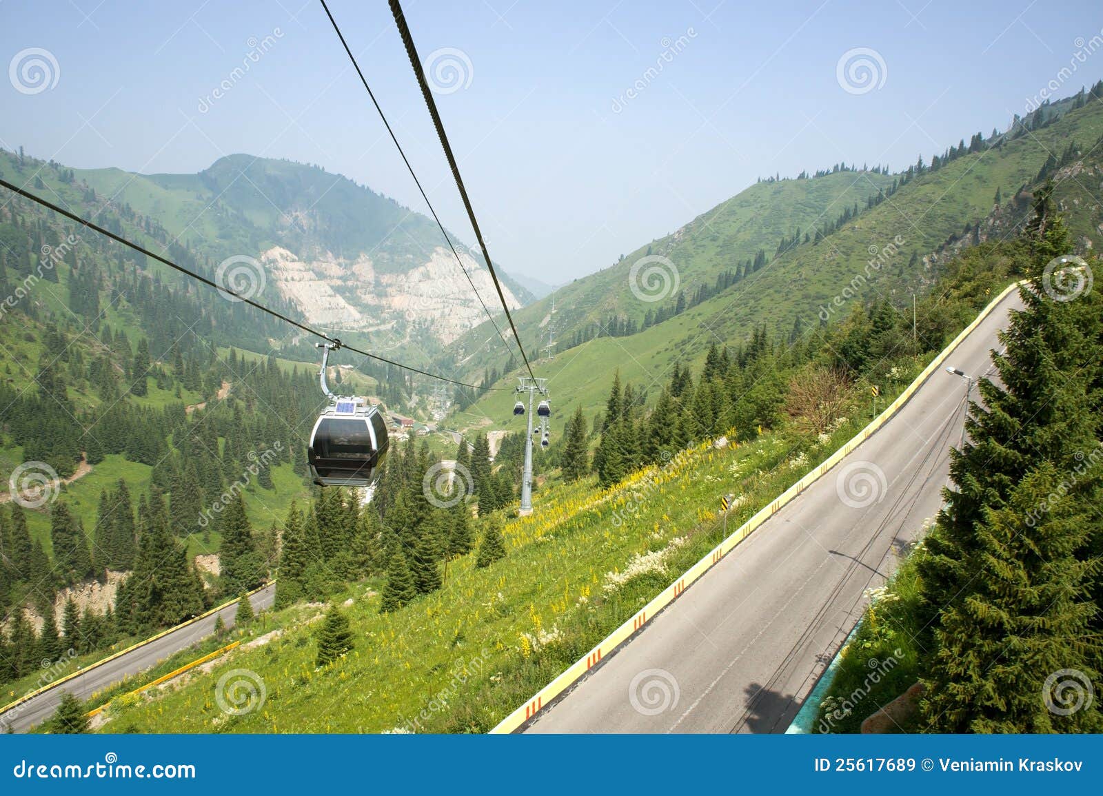 Cable car and car-way stock image. Image of gondola, slope - 25617689