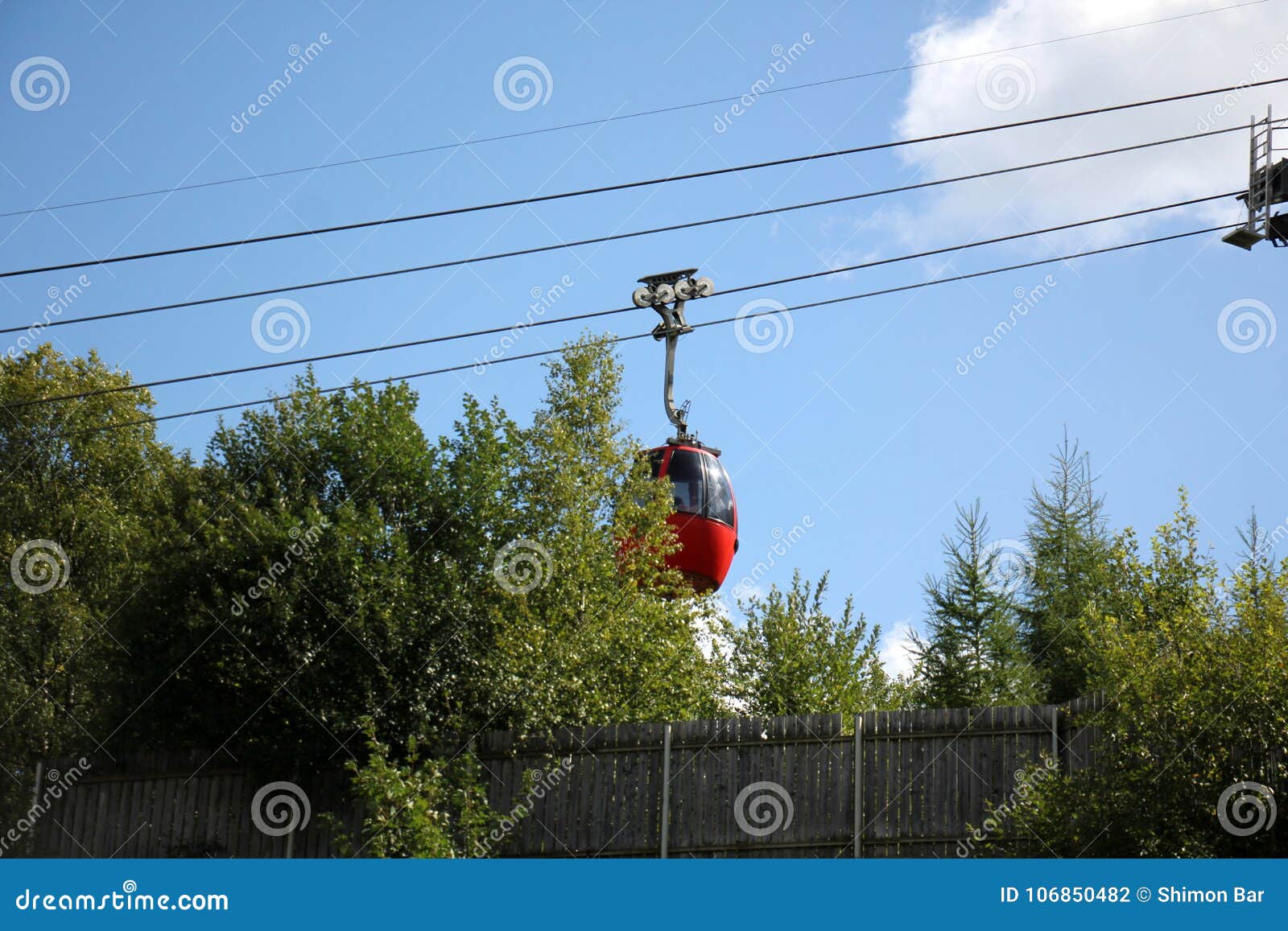 Cable car in the mountains editorial photography. Image of city - 106850482