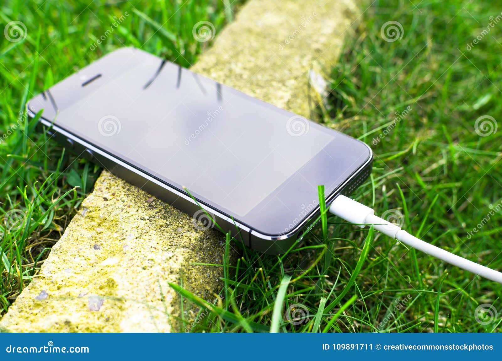 Cable, Cellphone, Connection Picture. Image: 109891711