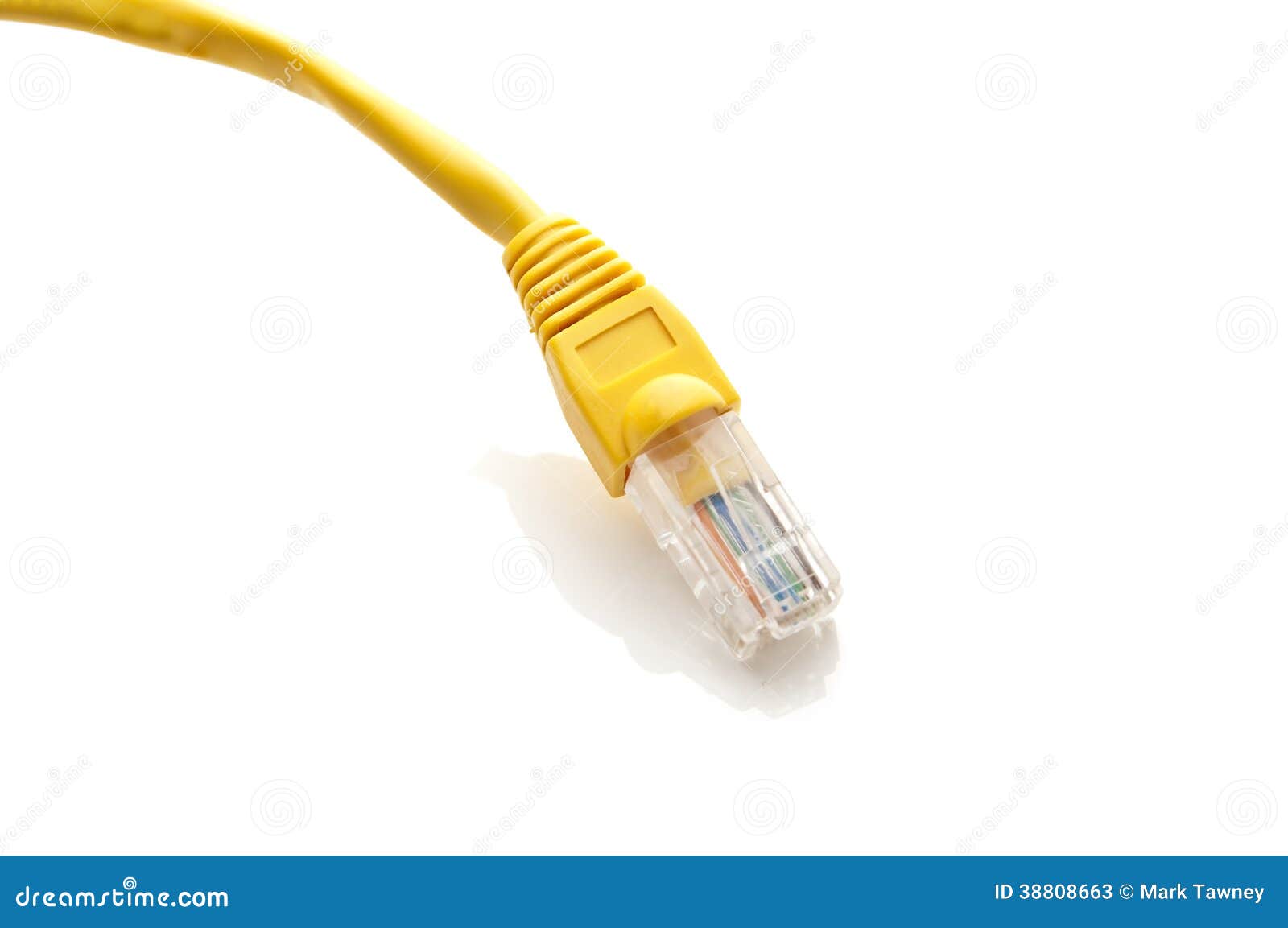 Cable de Ethernet amarillo imagen de archivo. Imagen de cableado - 38808663