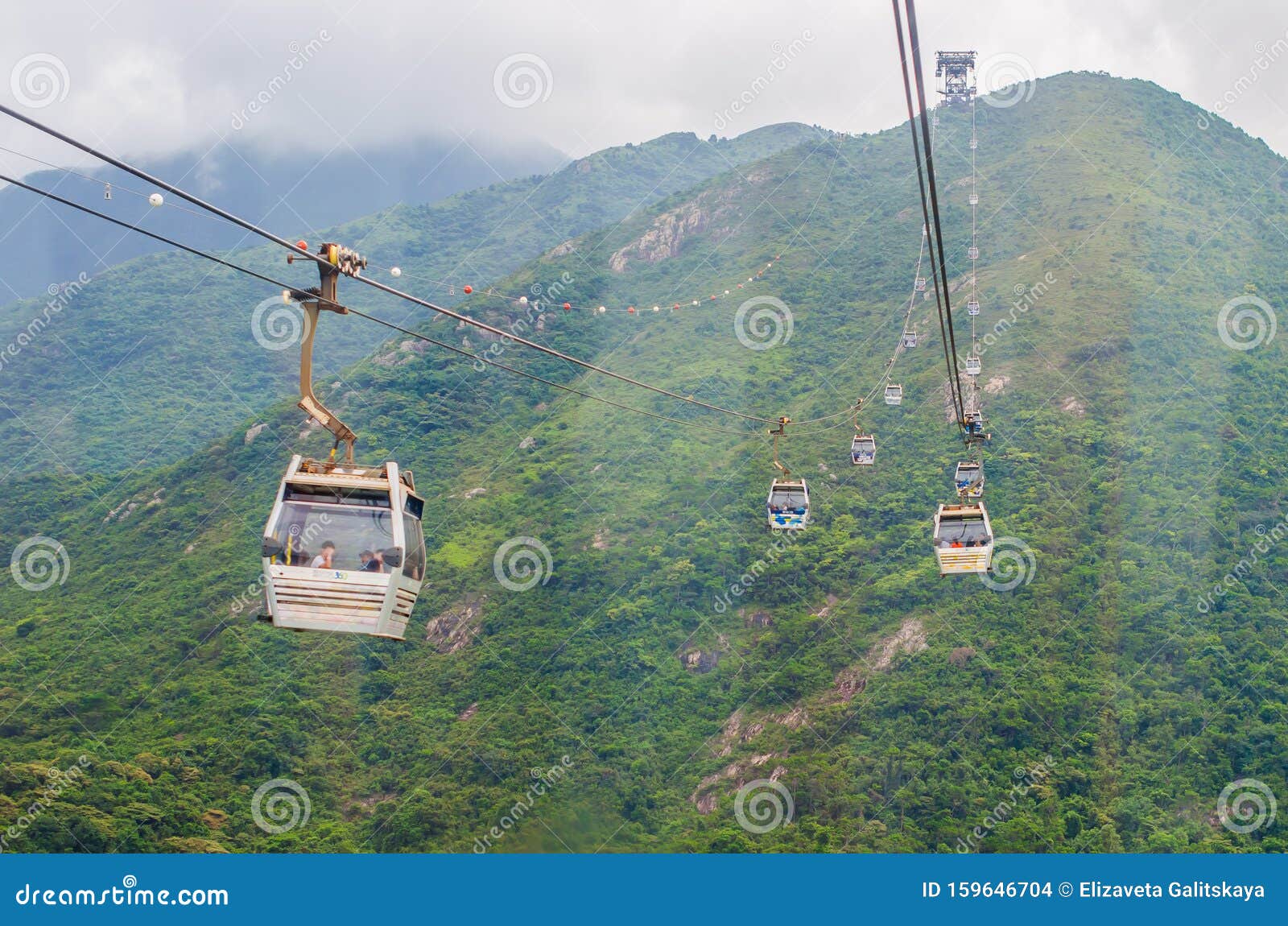 Cable De Hong Kong En Ngong Ping Foto de archivo - Imagen de cielo ...