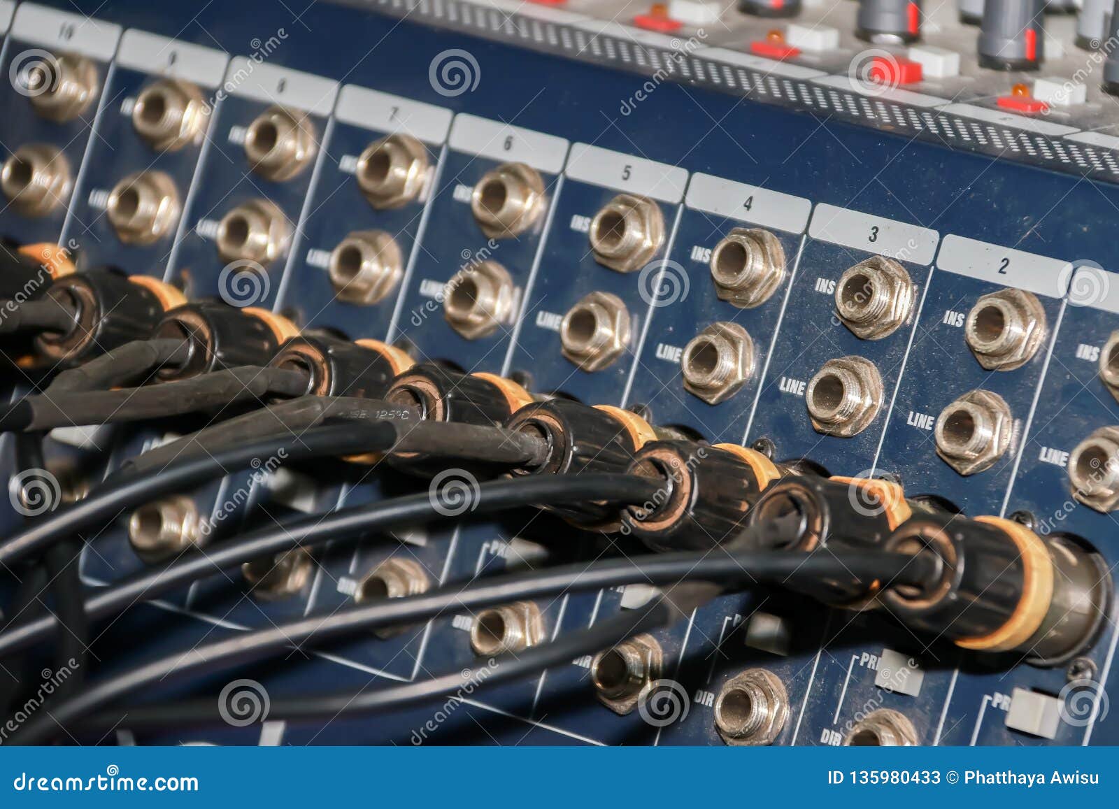 Cable De Jack Conectado En La Parte Posterior Del Panel De Control Del ...