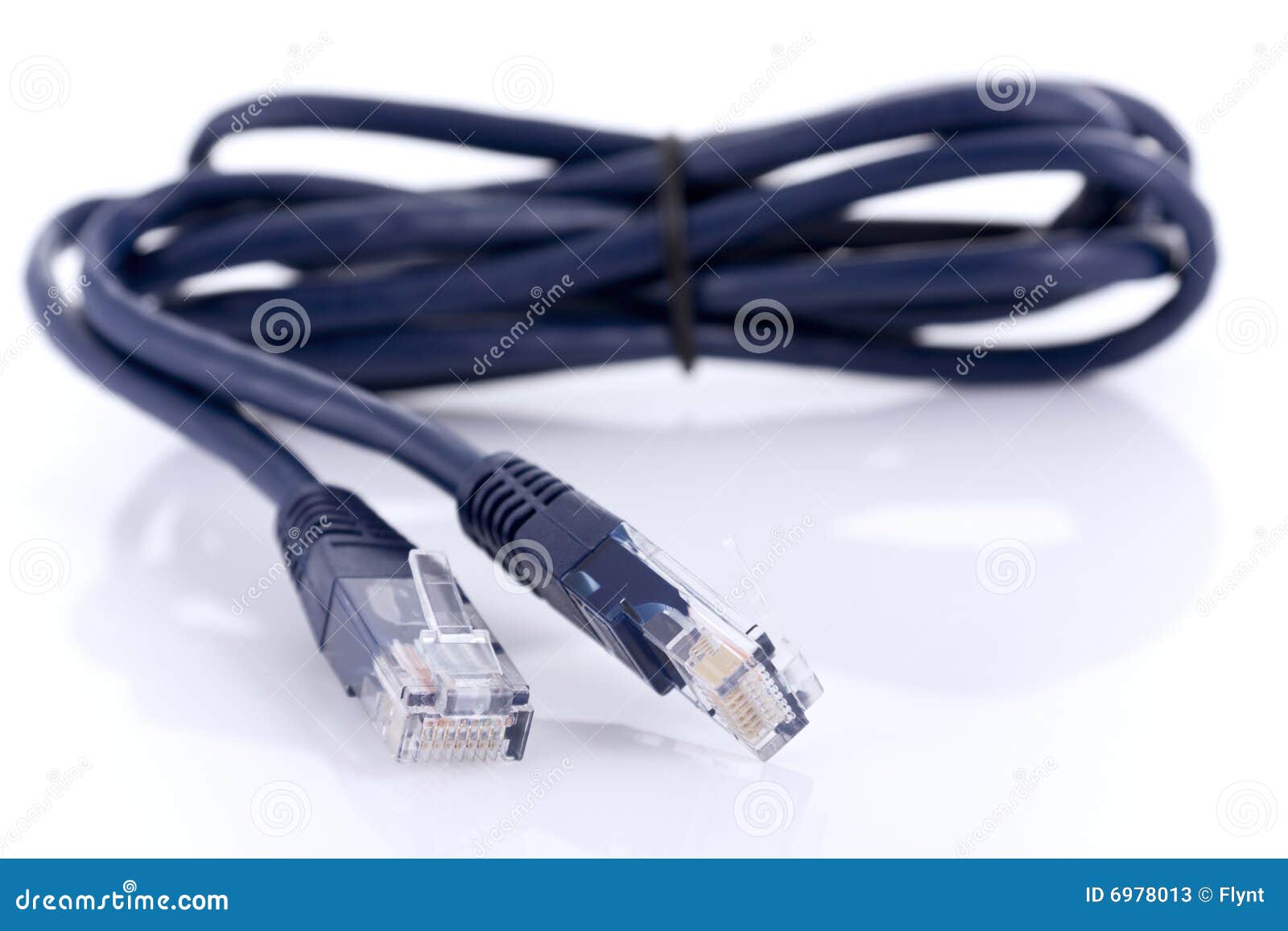 Cable De La Red De Ordenadores Imagen de archivo - Imagen de blanco ...