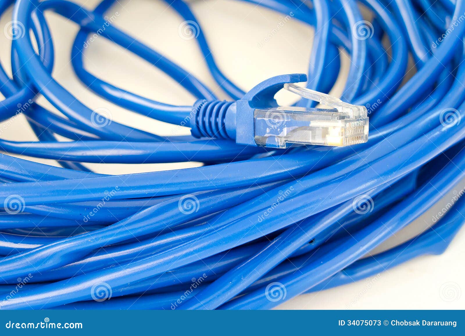 Cable de la red de UTP imagen de archivo. Imagen de potencia - 34075073