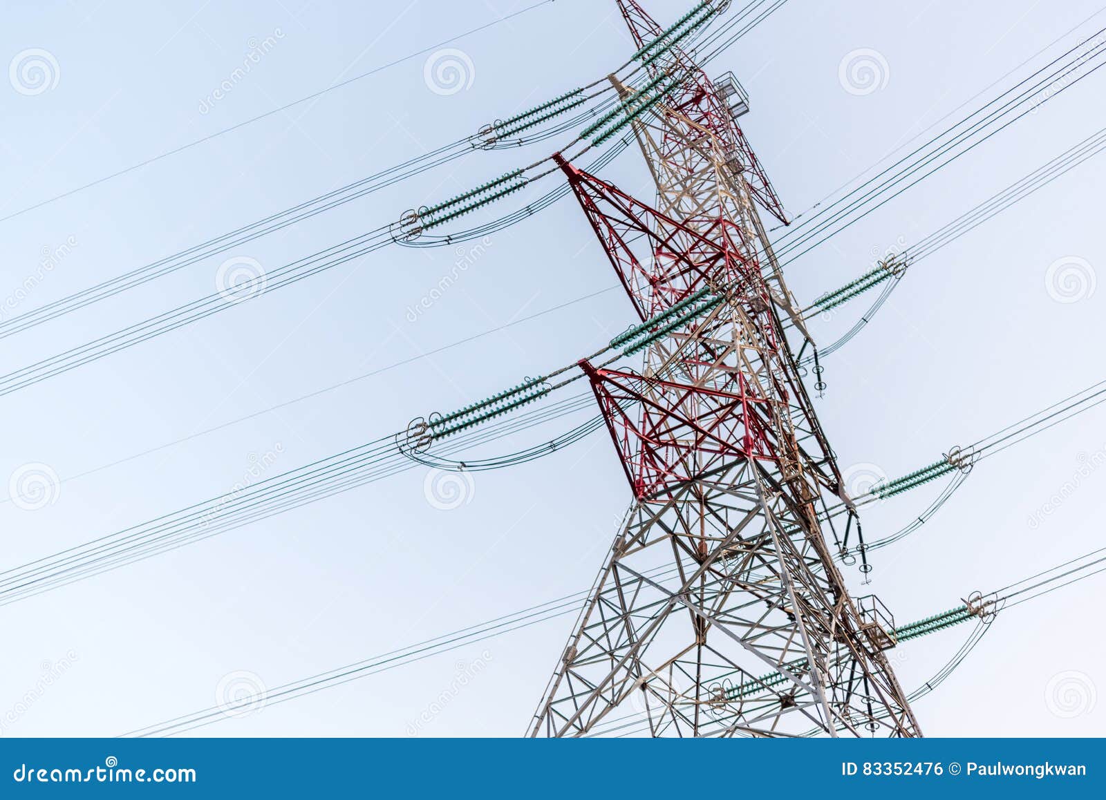 Cable de la torre de poder foto de archivo. Imagen de estructura - 83352476