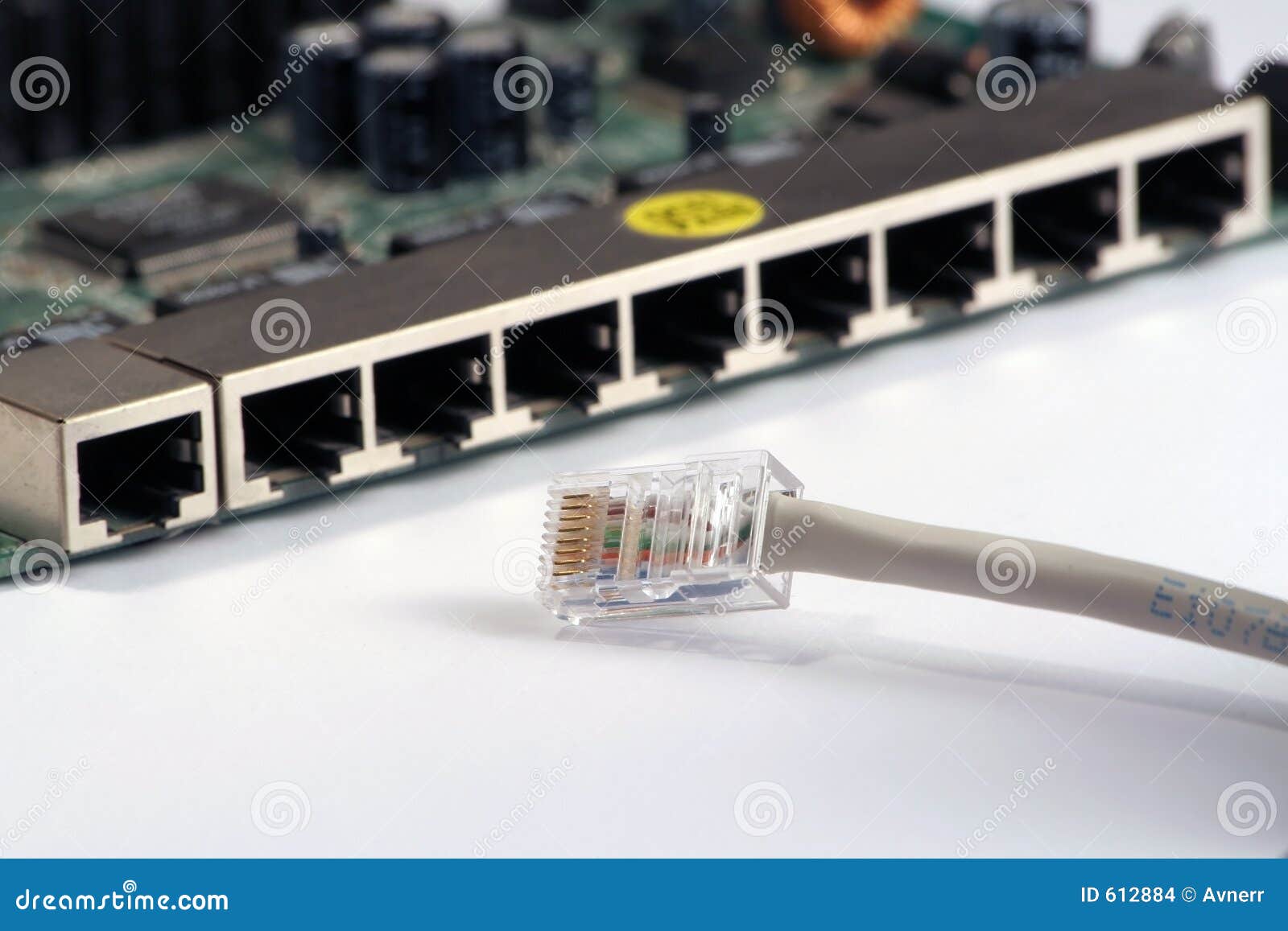 Cable de LAN Disconnected foto de archivo. Imagen de datos - 612884