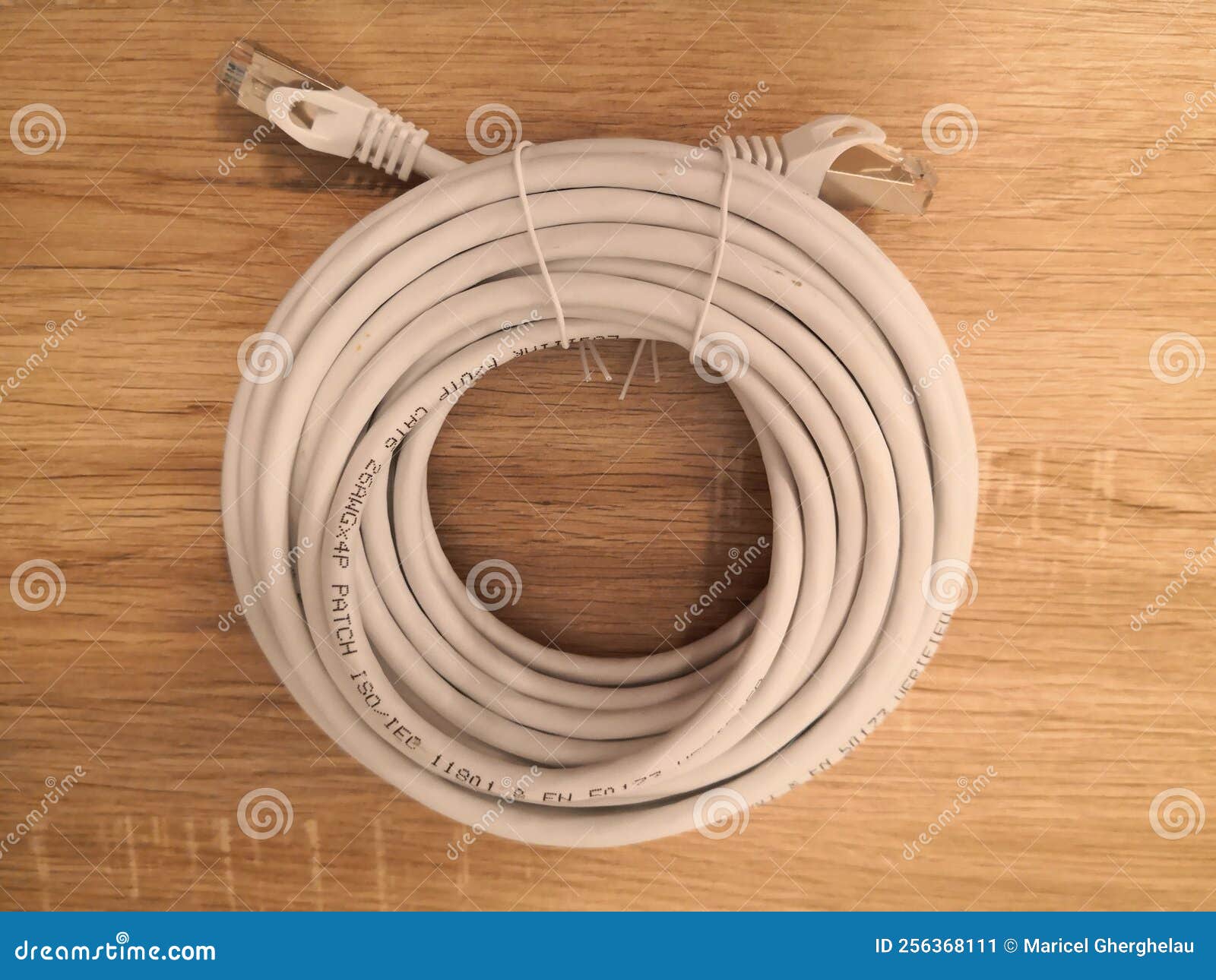 Cable de parche de cat6 imagen de archivo. Imagen de vector - 256368111 Cable de parche de cat6 imagen de archivo. Imagen de vector - 256368111