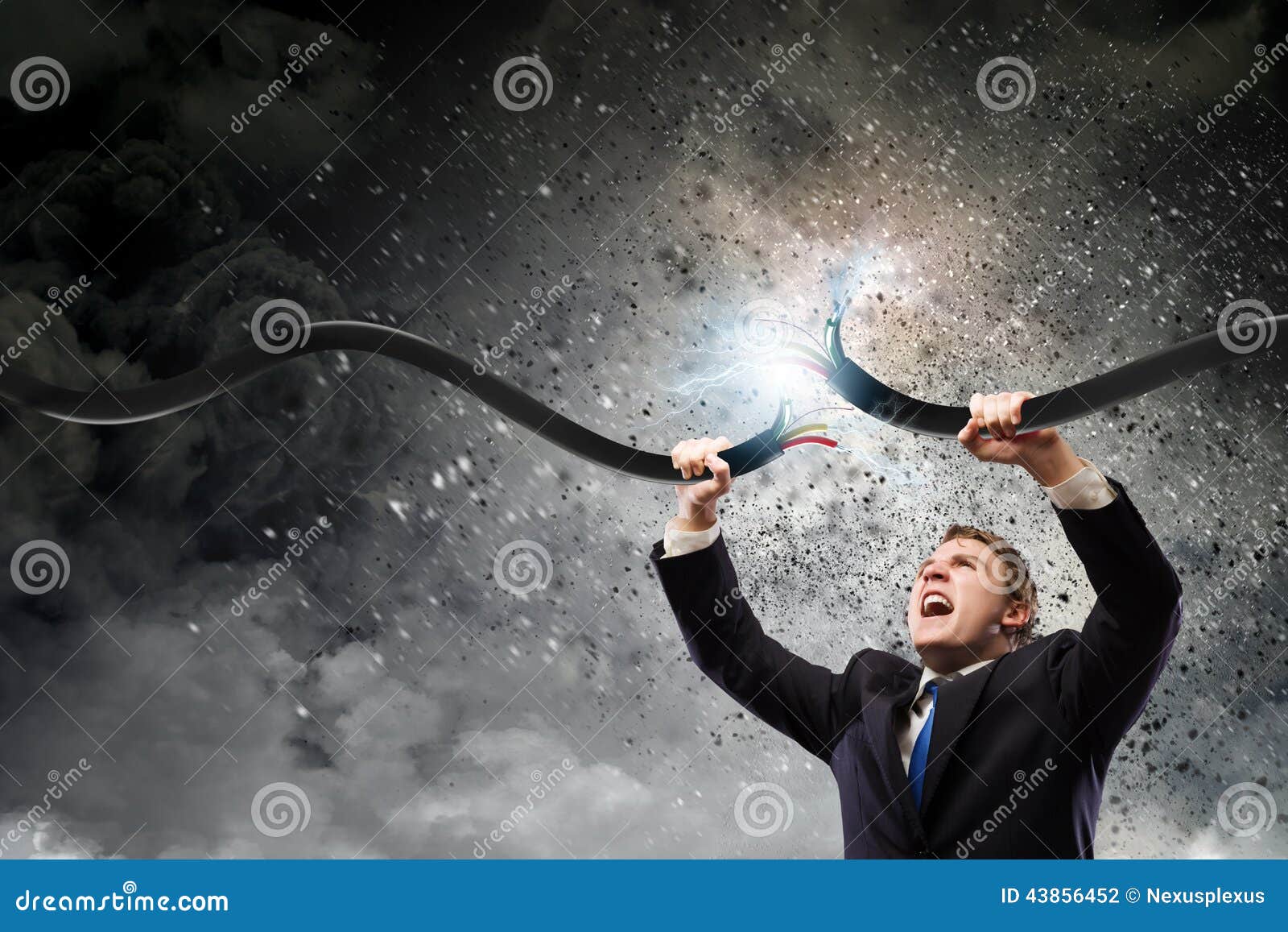 Cable De Rasgado Del Hombre Foto de archivo - Imagen de color, alto ...