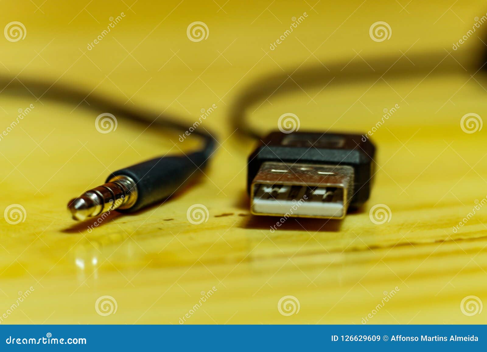 Cable Del USB Y Sola Entrada Imagen de archivo - Imagen de dispositivo ...