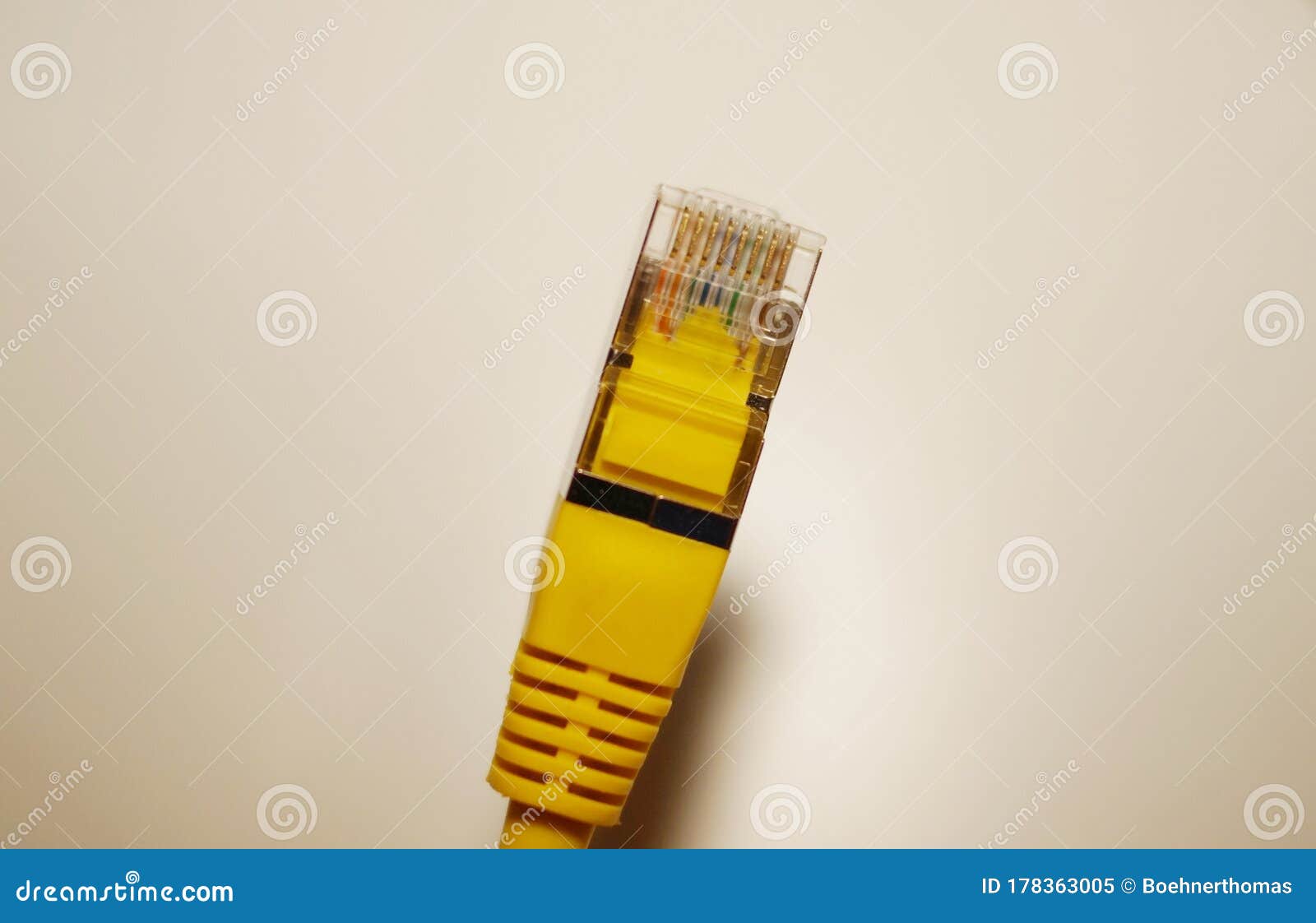 Cable Ethernet Y Conector Rj45 Plug. Imagen de archivo - Imagen de ...