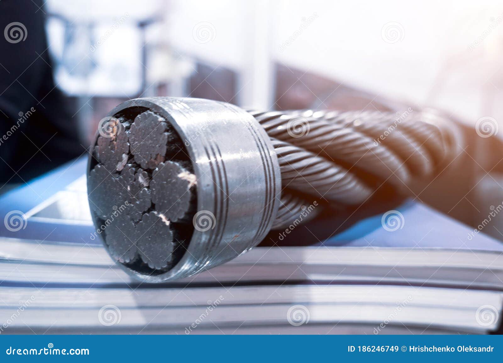 Cable Metálico Fuerte Cortado Imagen de archivo - Imagen de hierro ...