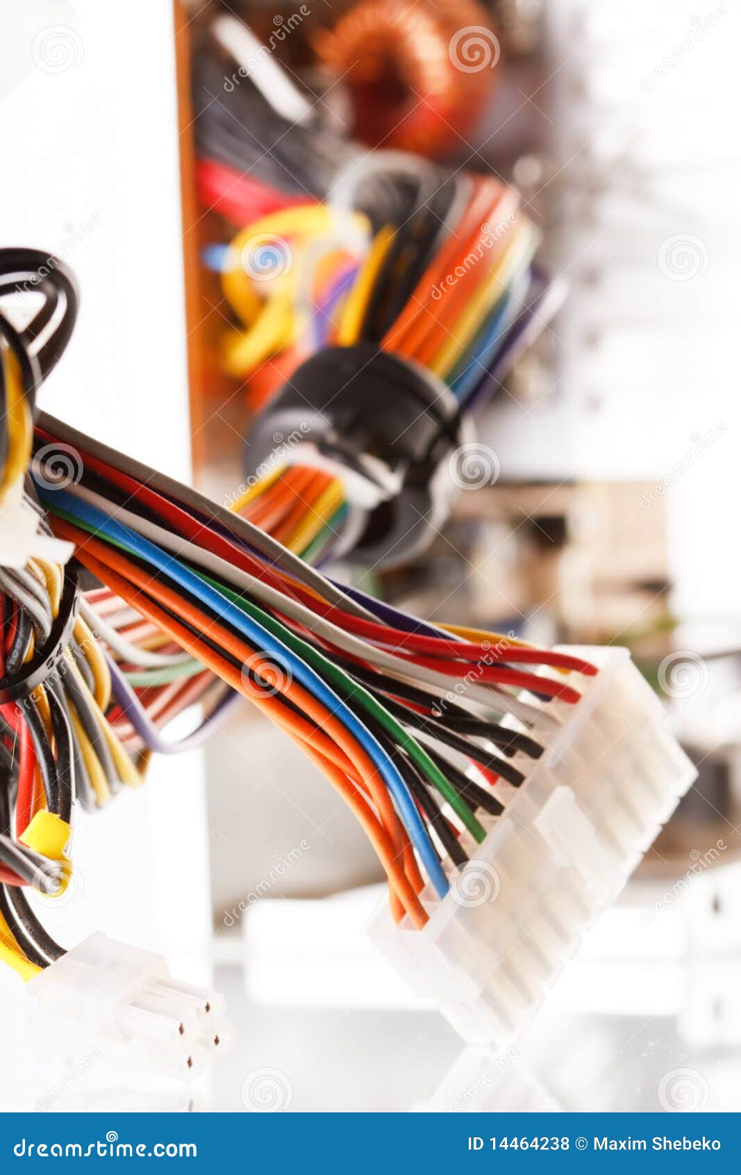 Cable Multicolor Del Ordenador Foto de archivo - Imagen de teléfono ...