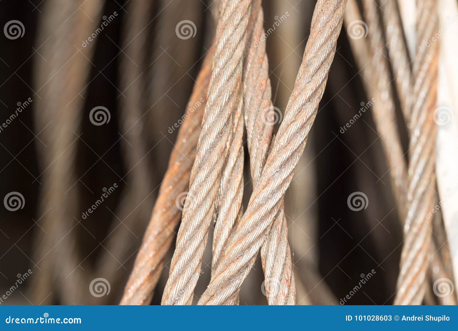 Cable oxidado del metal imagen de archivo. Imagen de industria - 101028603