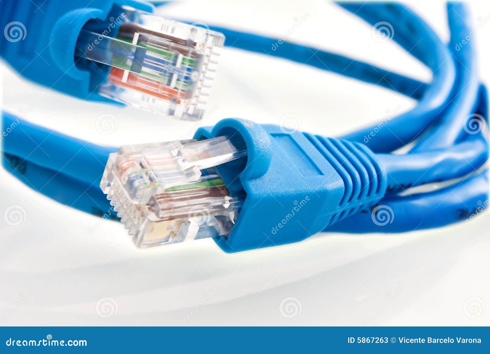 Cable RJ45 de la red imagen de archivo. Imagen de cubo - 5867263